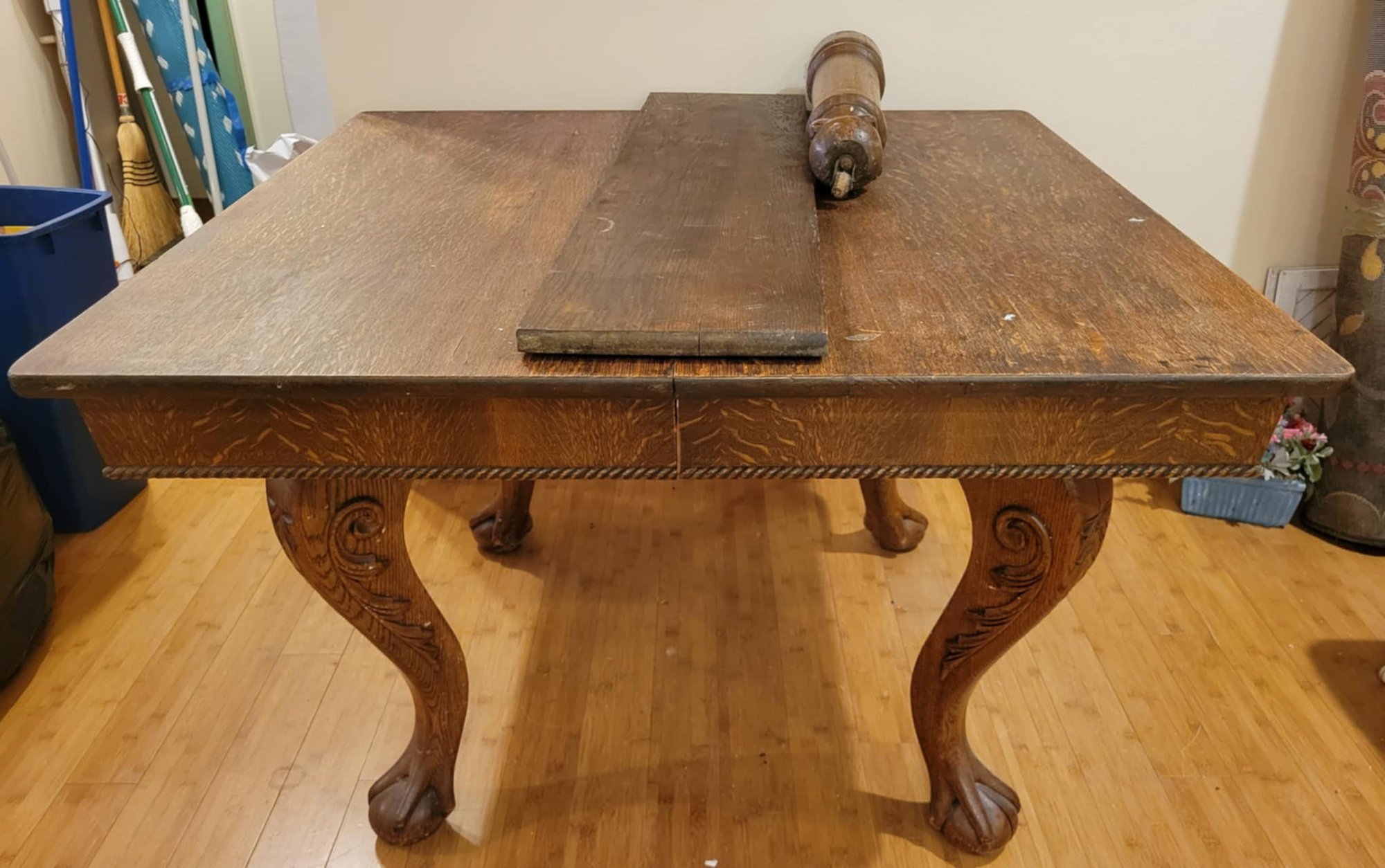 R2 Clawfoot Wood Dining Table, Expandable With Middle Leaf And Extra ...