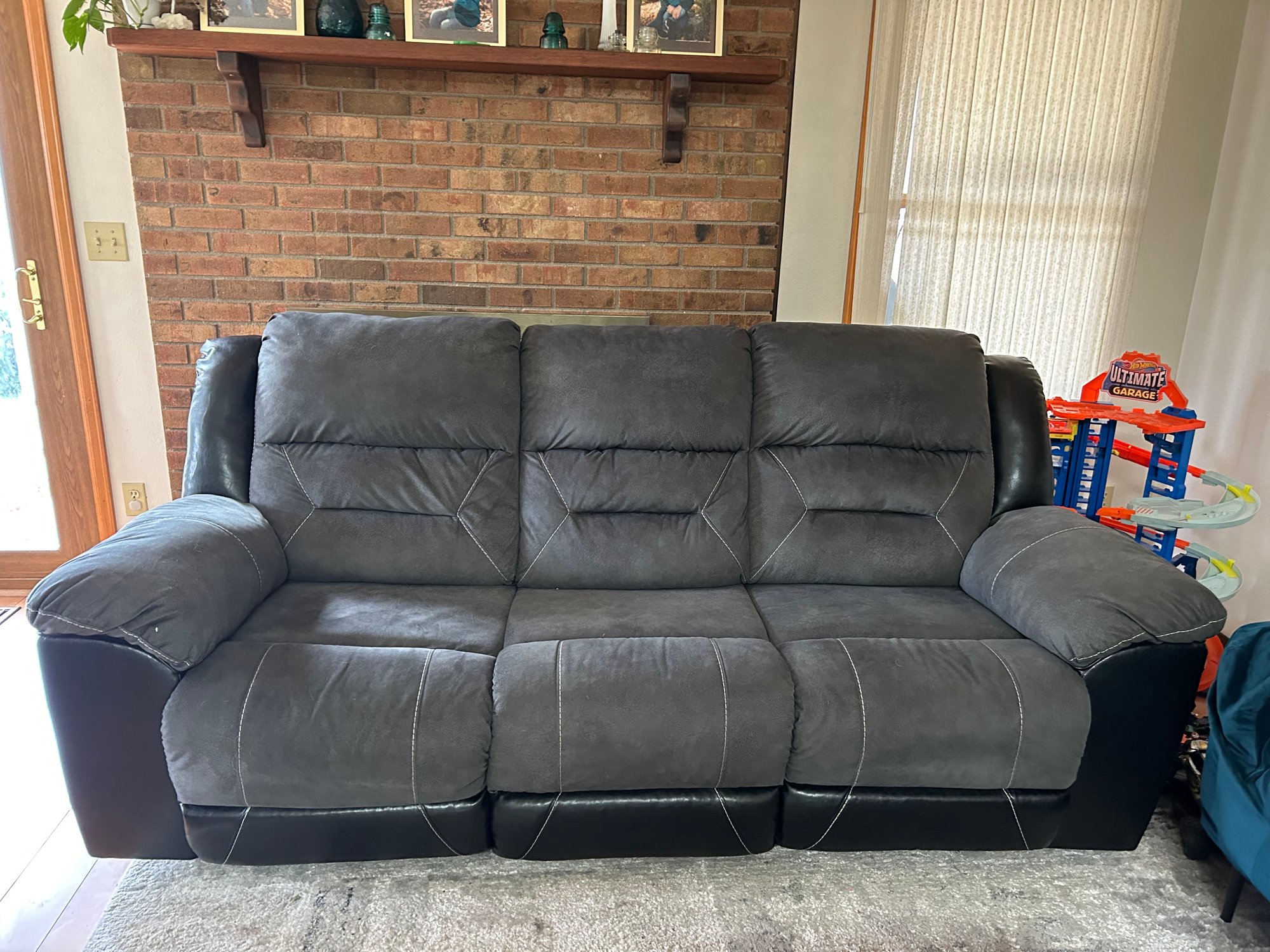 Gray Toned Reclining Sofa / Couch #22274 | Auctionninja.com