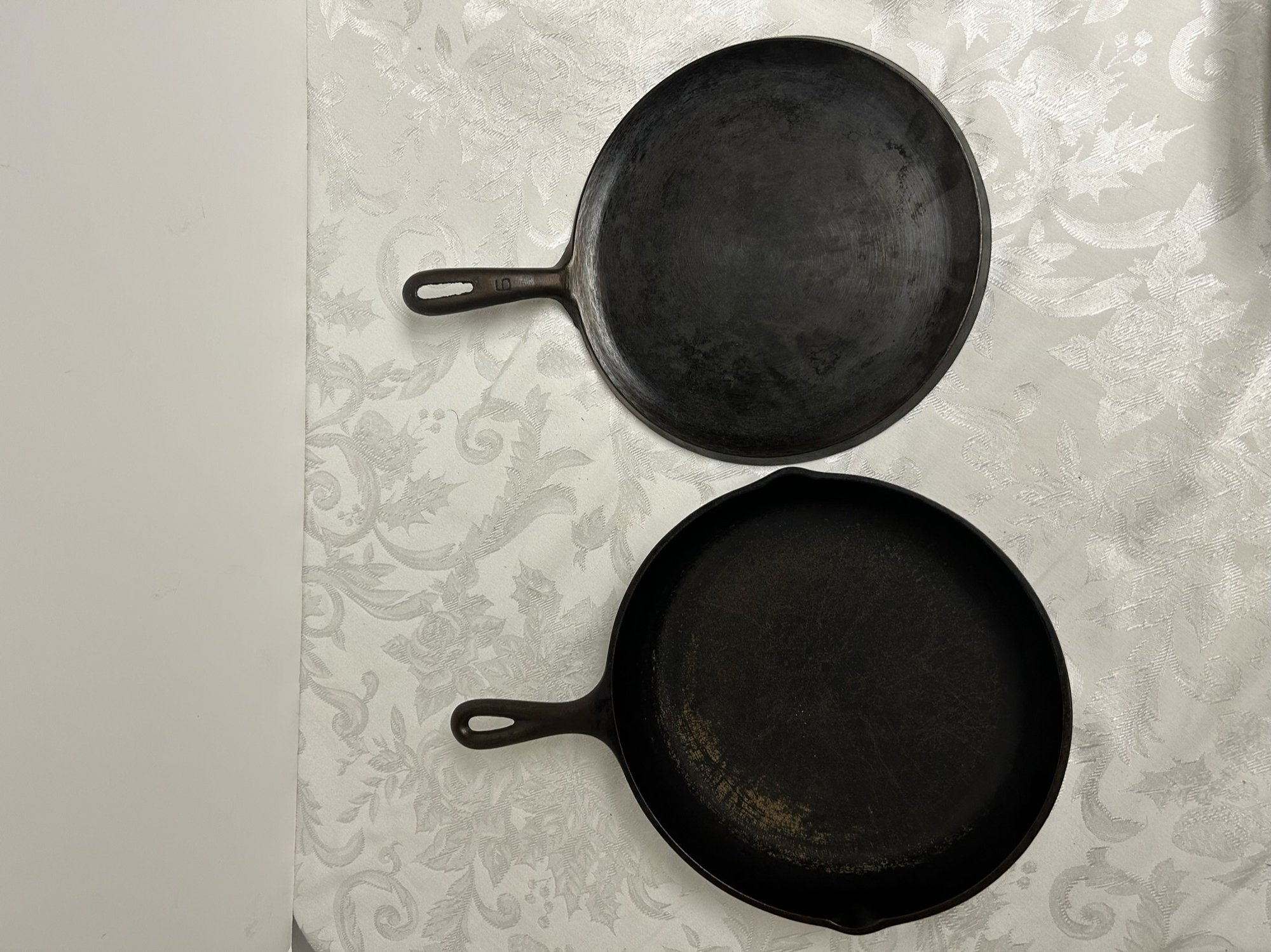2 Cast Iron Skillets #3113 | Auctionninja.com