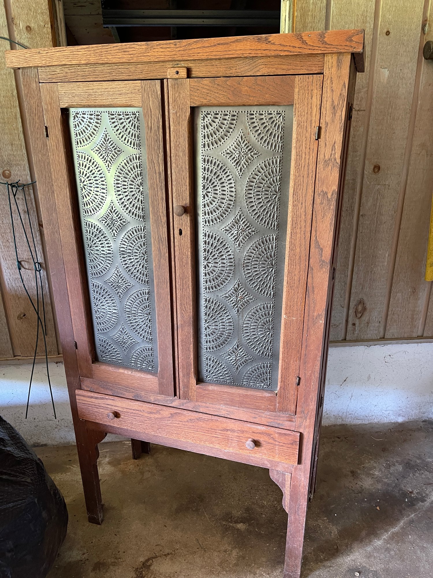 Pie Safe #2605 | Auctionninja.com