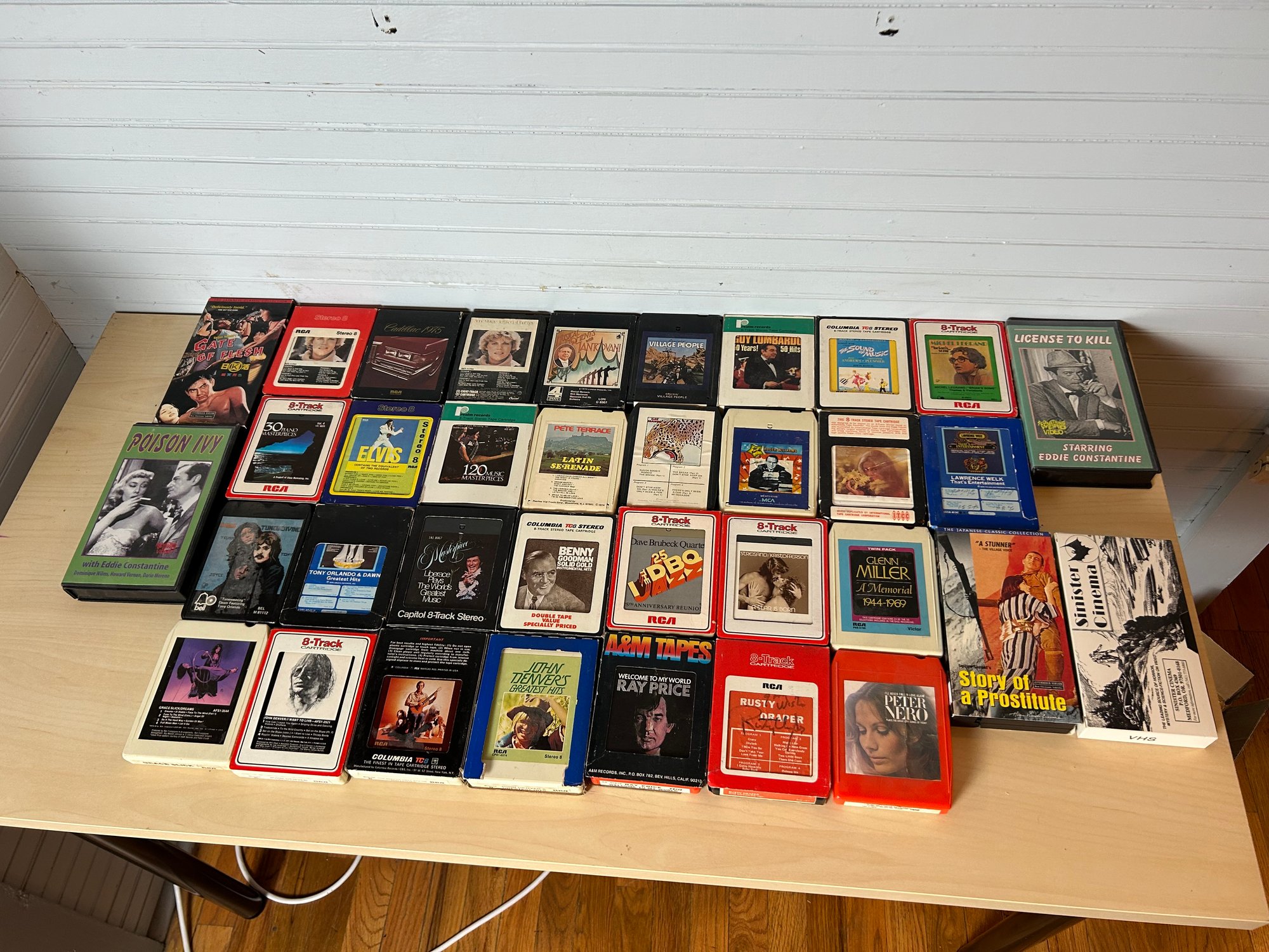 Lot Of Vintage 8-Track Tapes / VHS Media #1078 | Auctionninja.com