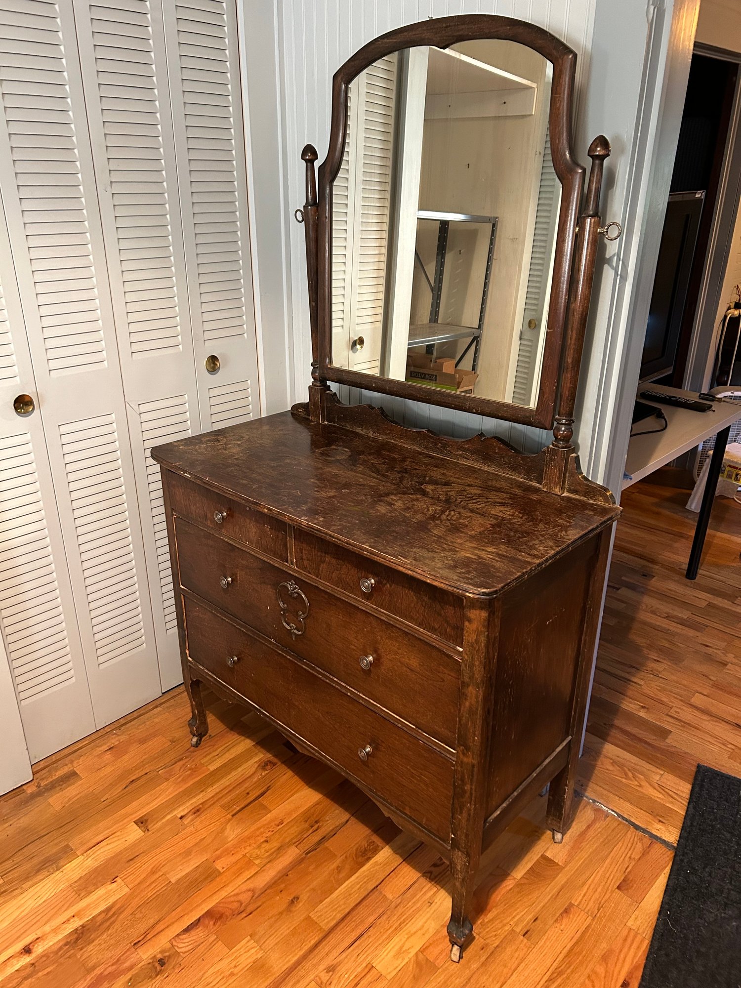 Vintage Antique Wooden Dresser With Mirror #1160 | Auctionninja.com