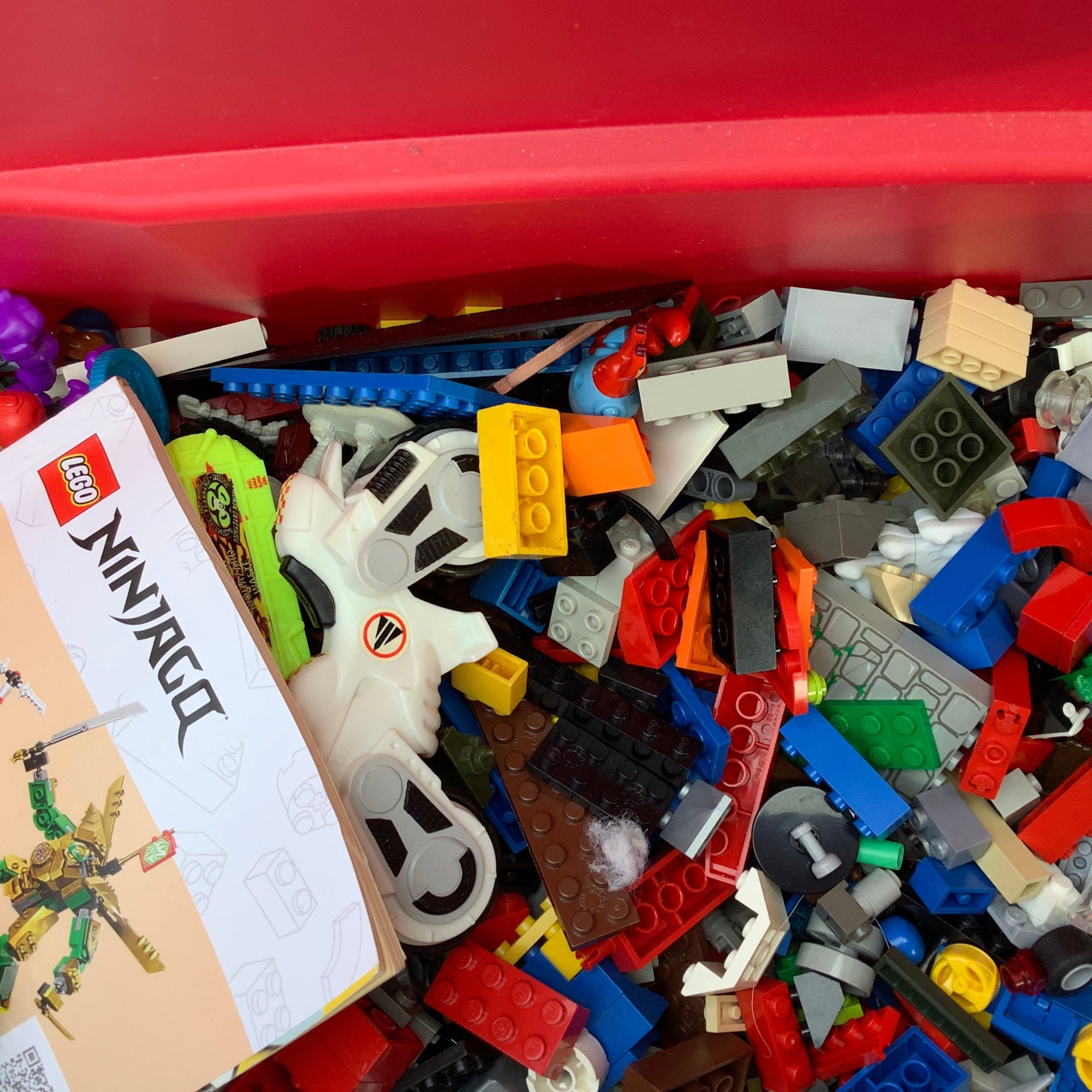 HUGE Giant Tub Of Legos #9270 | Auctionninja.com