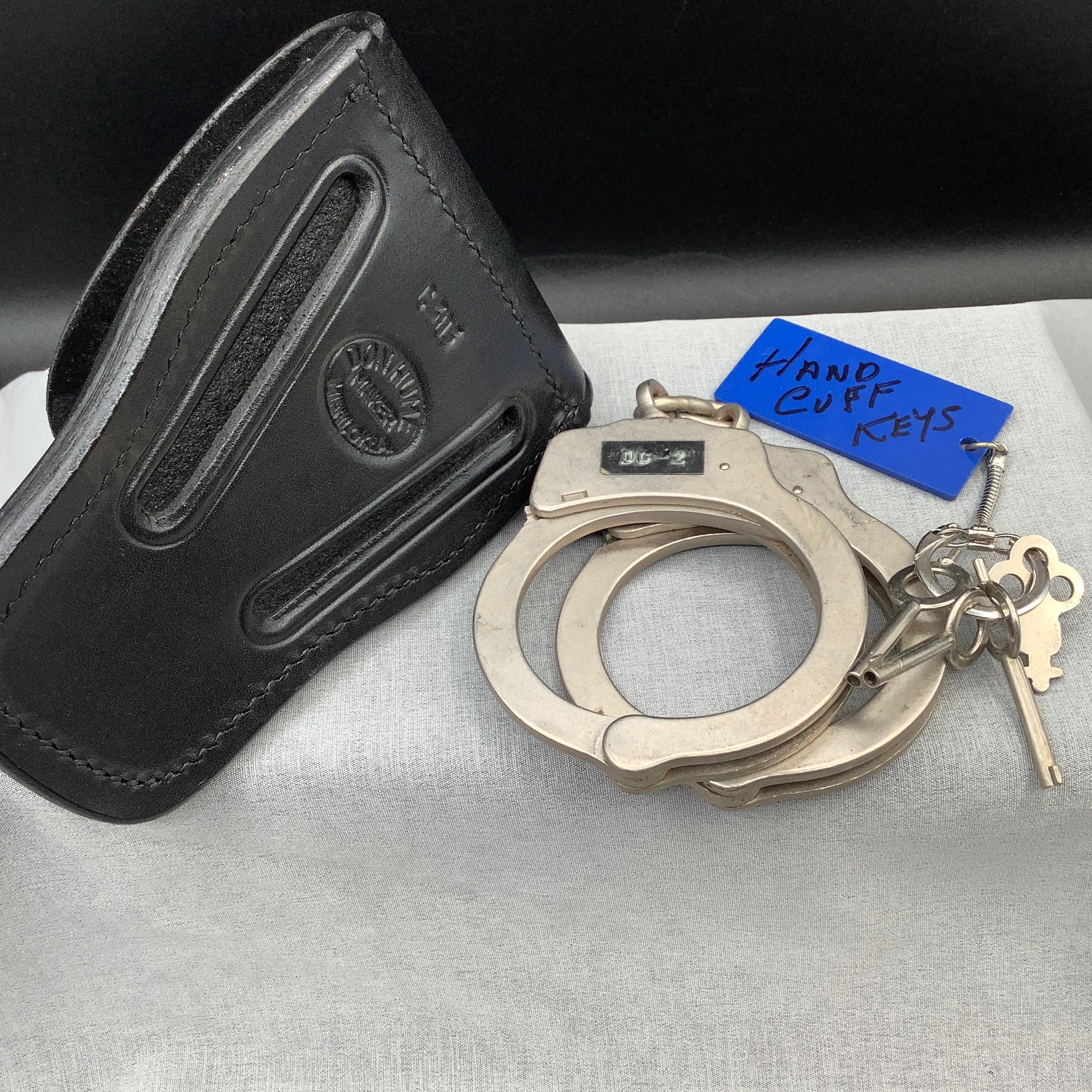 Smith & Wesson Real NYPD Handcuffs With Keys And Don Hume Black Leather ...