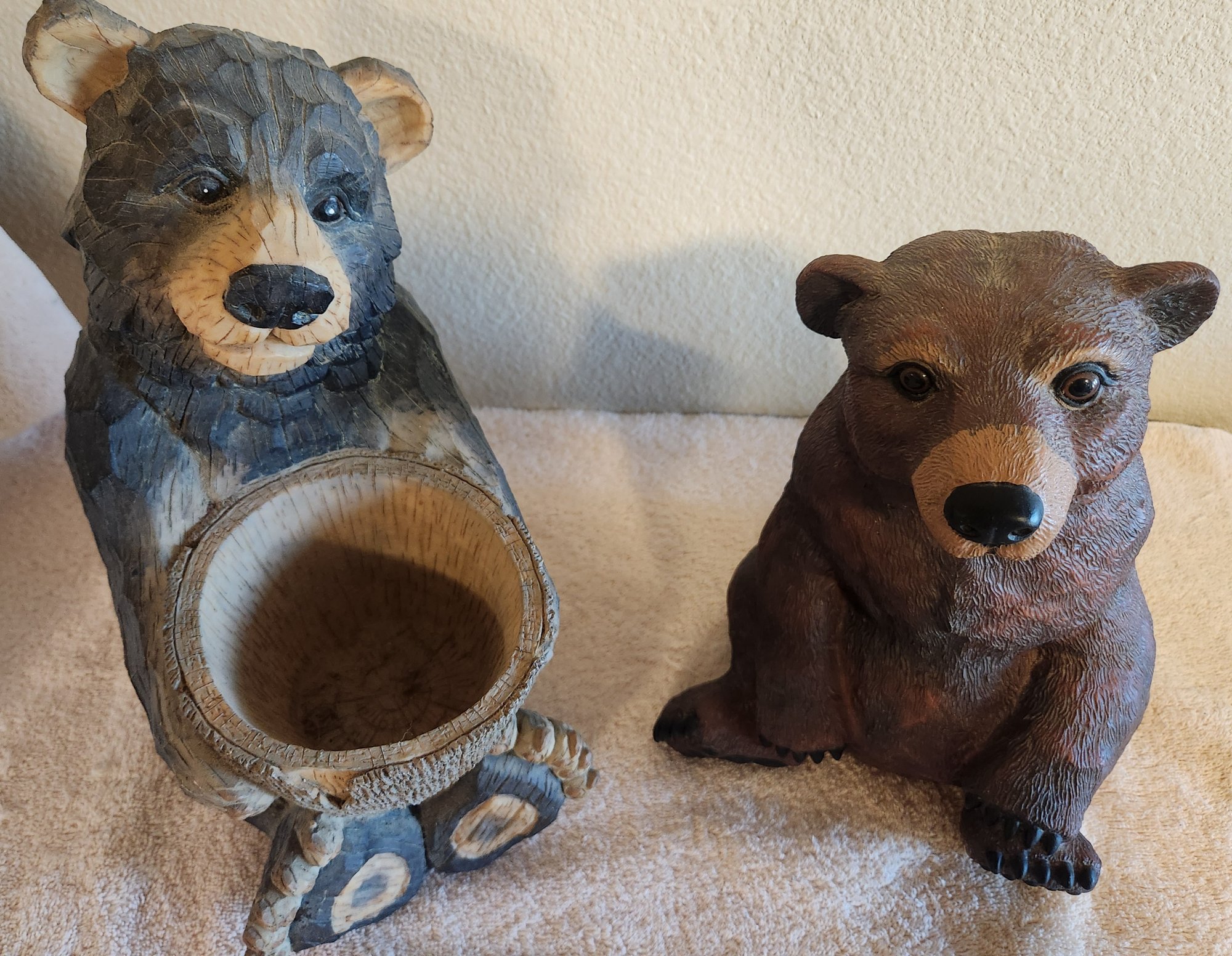 2 Sitting Bear Decorative Statues #1164 | Auctionninja.com