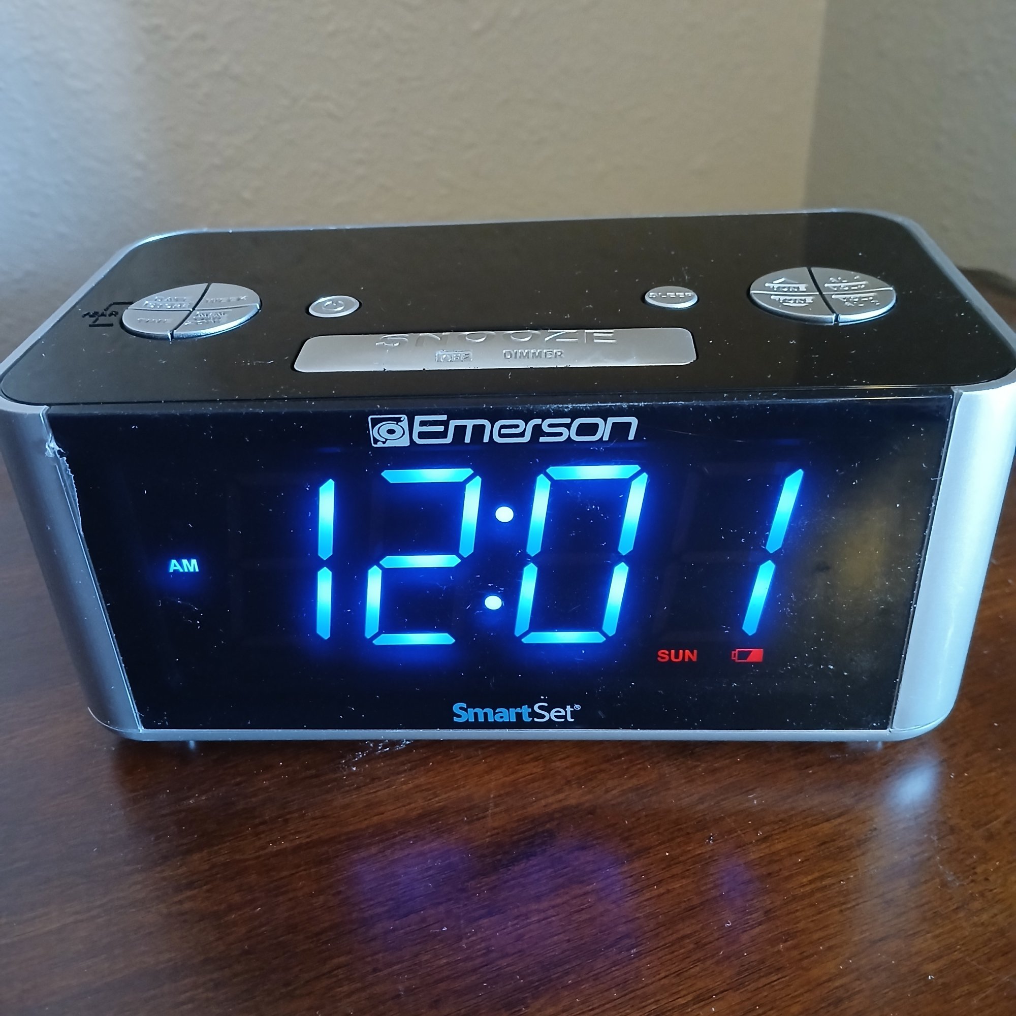 Emerson Smart Set Digital Clock #1703 | Auctionninja.com