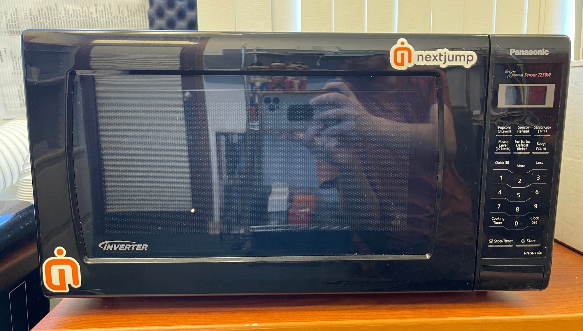 Panasonic Genius Sensor 2.2 Cu. Ft. 1250W Countertop Microwave Oven ...