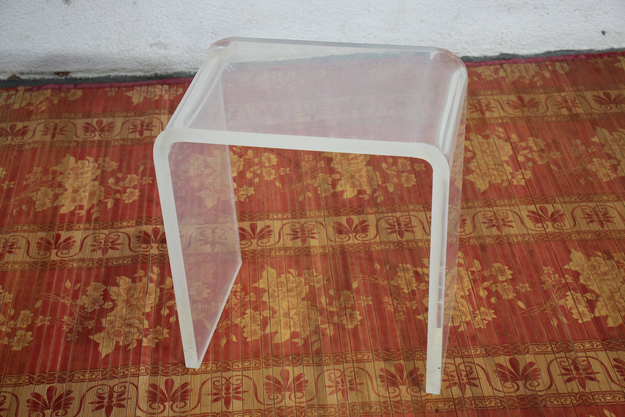 Mid Century Modern Clear Acrylic Waterfall Stand #68894 | Auctionninja.com