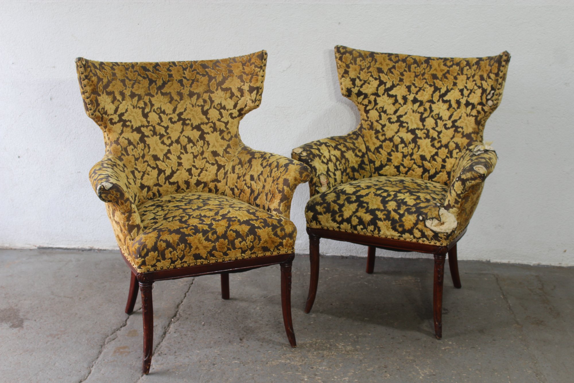 Pair Of Vintage Wingback Chairs In Need Of Reupholstery #65374 ...