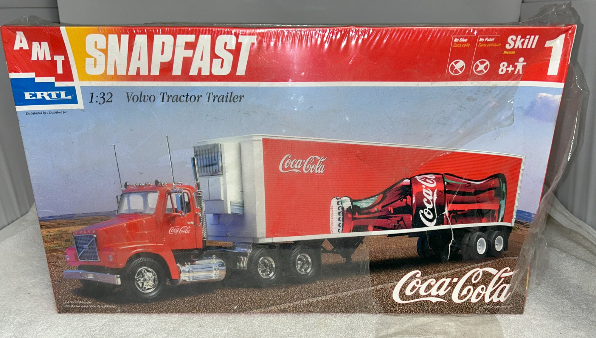 AMT Snapfast Coca-Cola Volvo Tractor Trailer 1:32 Model Kit #5465 ...