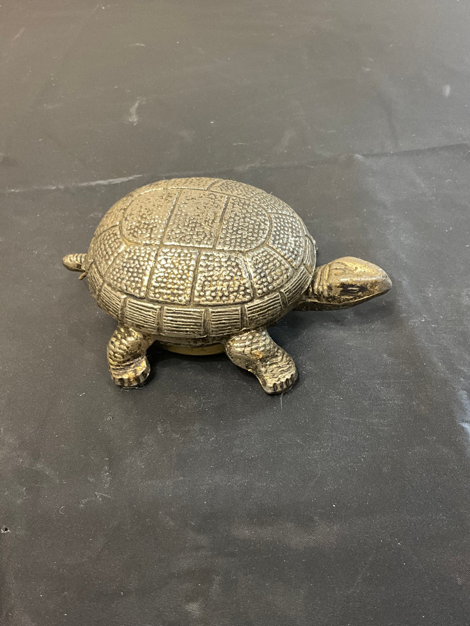 Vintage Bentley Metal Turtle Shaped Alarm Clock #18911 | Auctionninja.com