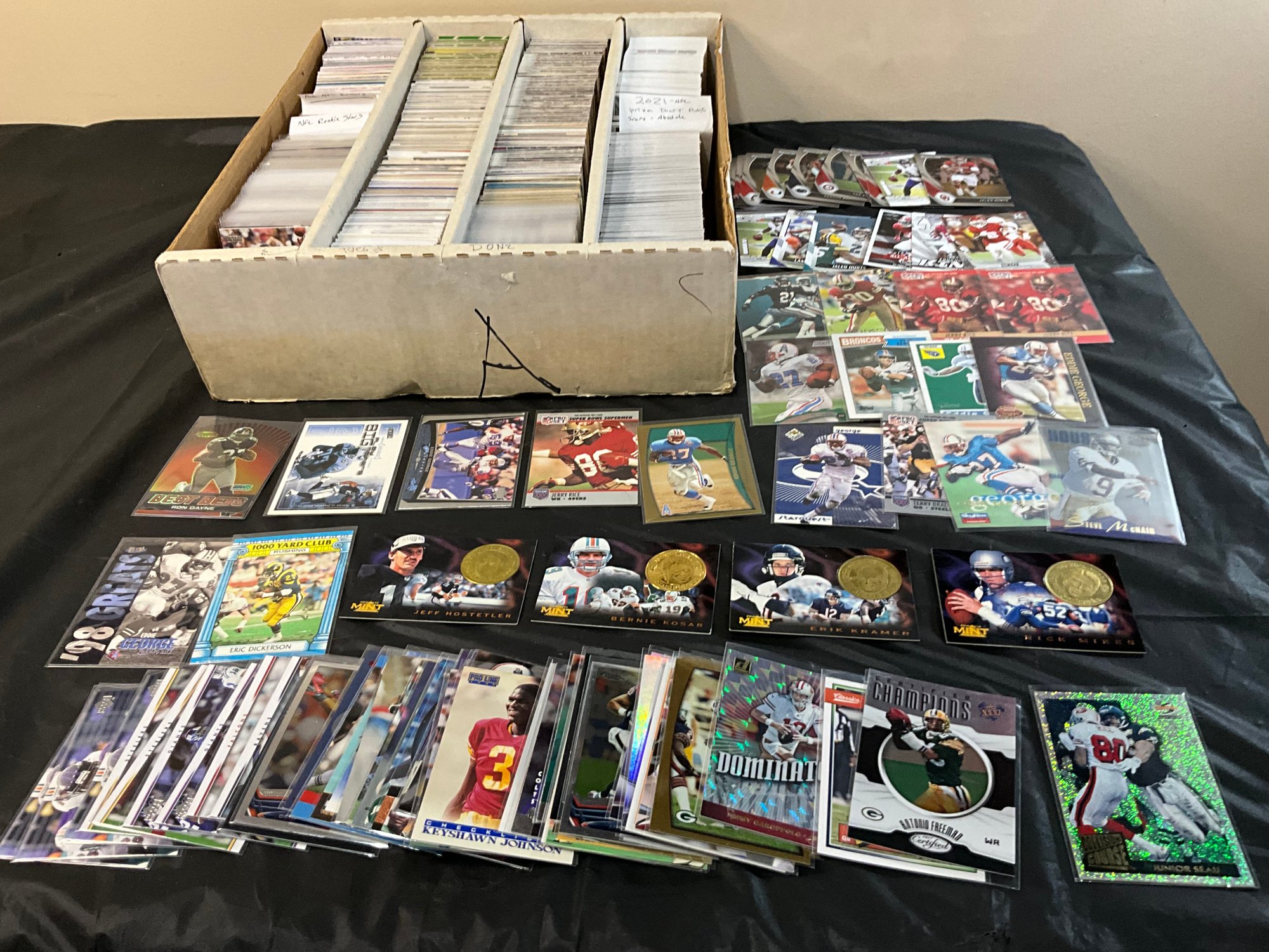 4 Row Box Of Football Cards With Lots Of Rookies #19058 | Auctionninja.com