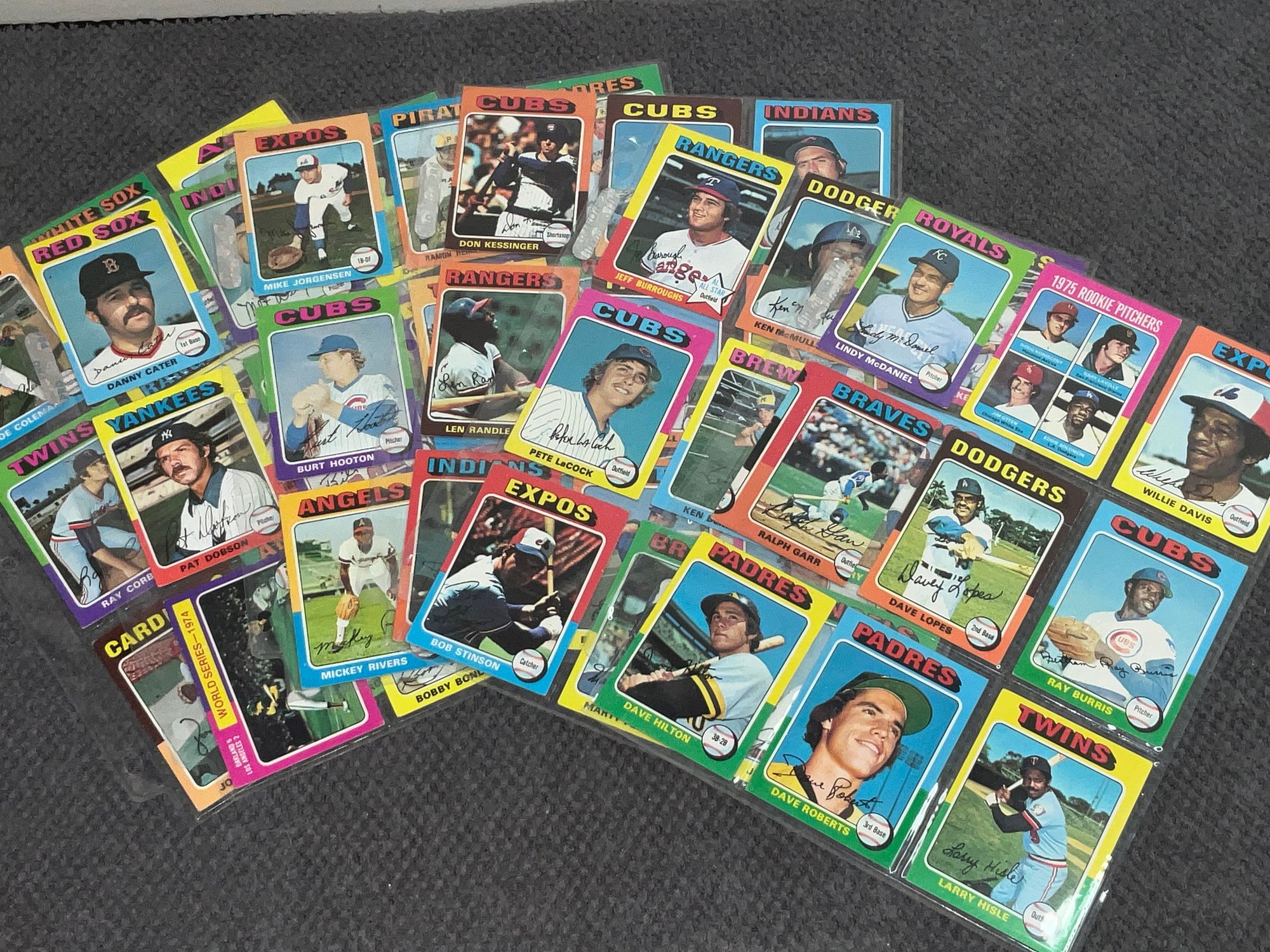 6 Pages Of 1975 Topps Baseball Cards #25051 | Auctionninja.com
