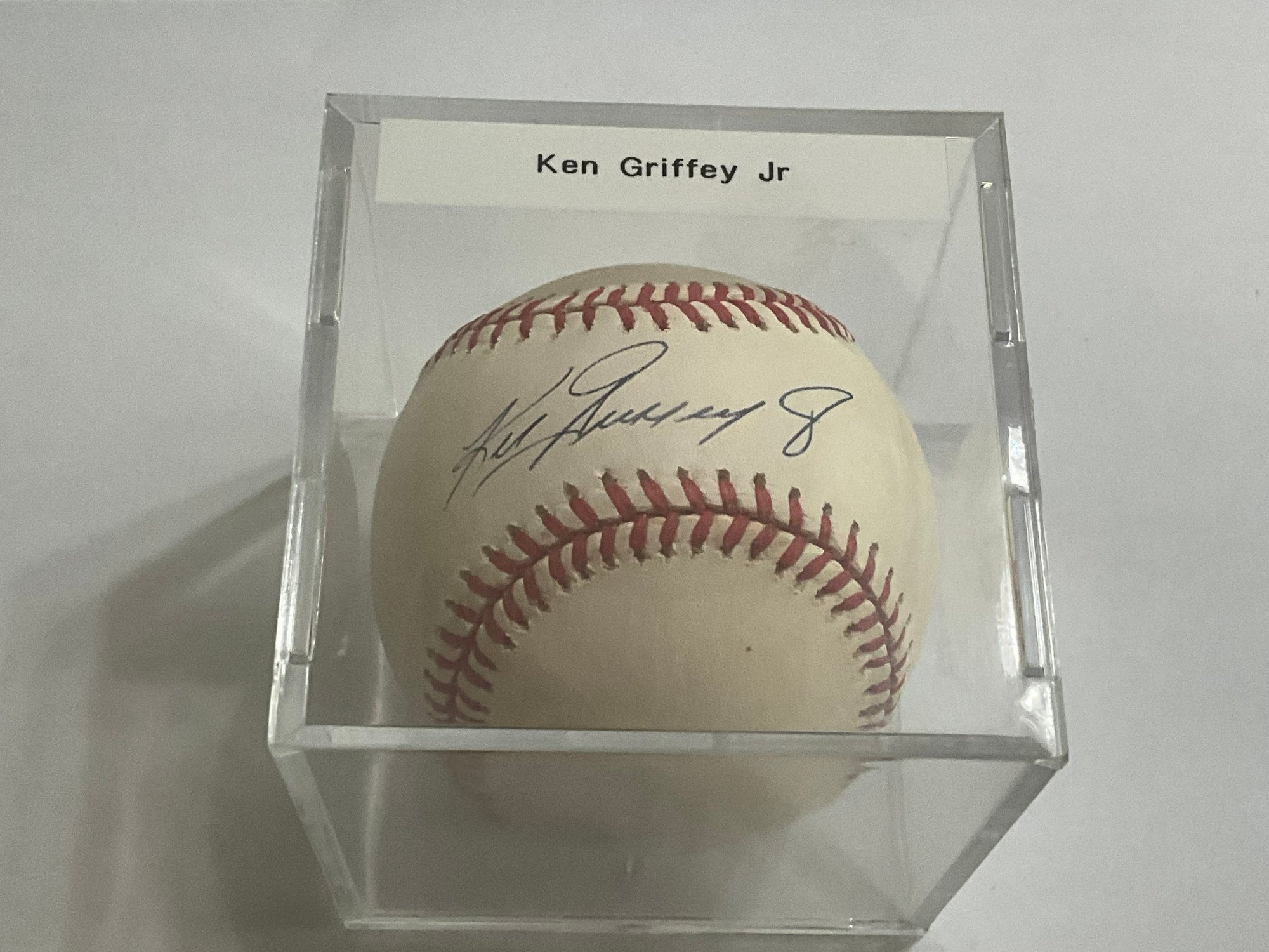 Ken Griffey Jr Autographed Baseball #19734 | Auctionninja.com