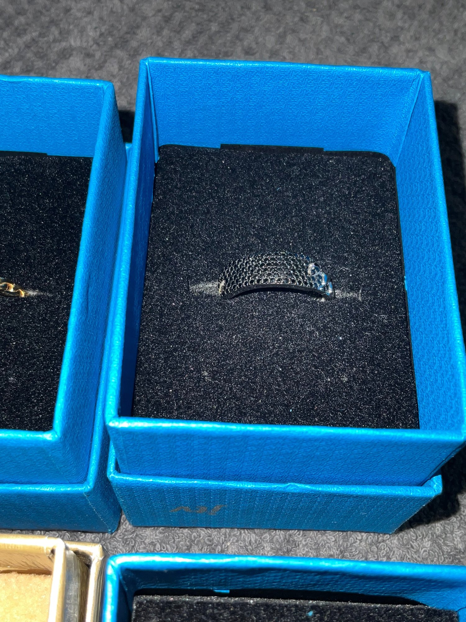 Group Of Rings In Jewelry Boxes #26991 | Auctionninja.com