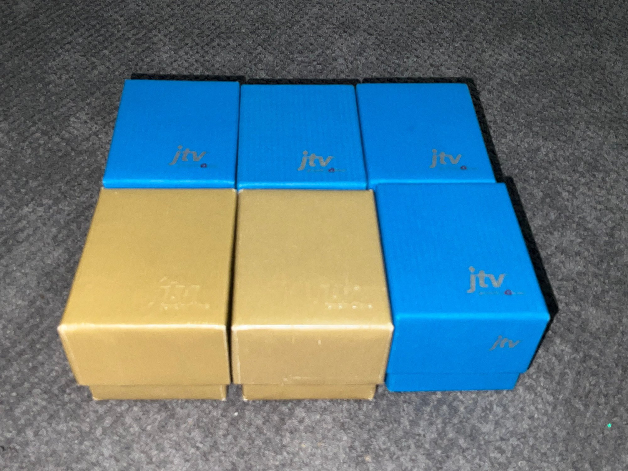 Group Of Rings In Jewelry Boxes #26991 | Auctionninja.com