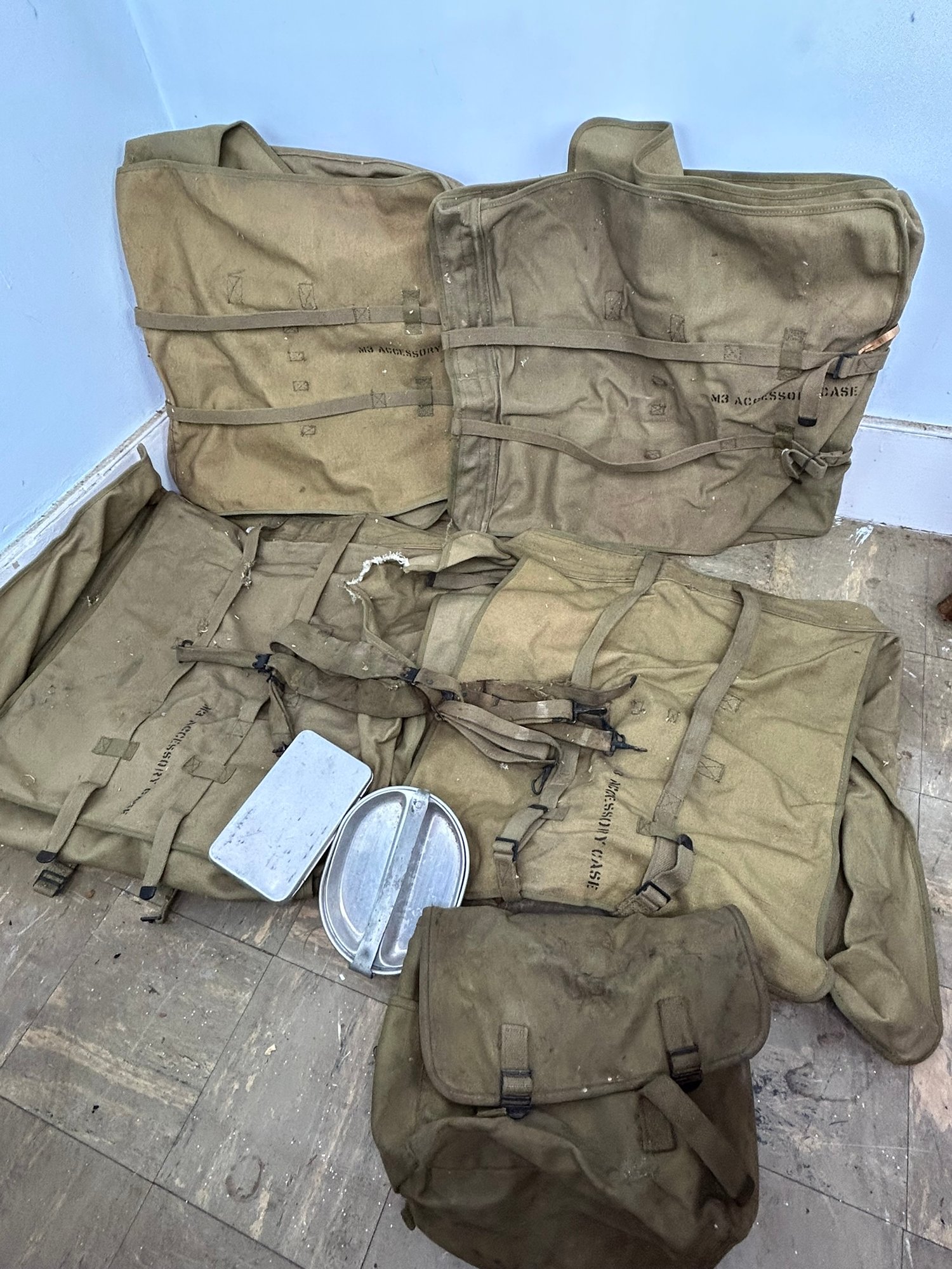 WW II Military M3 Accessory Cases & US Backpack #2907 | Auctionninja.com