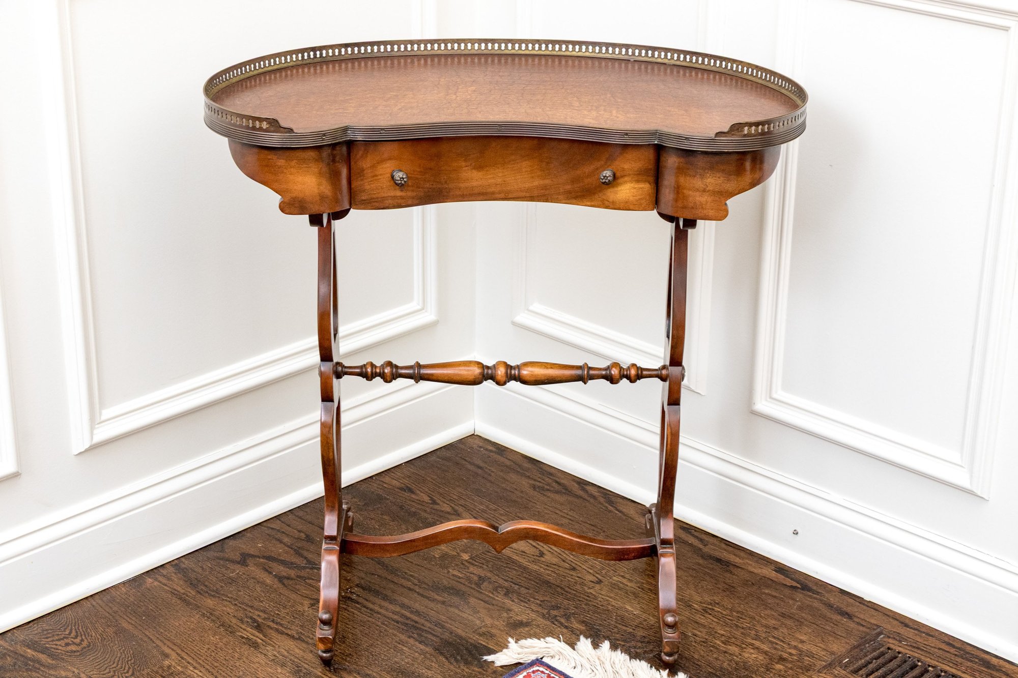 Quality Tooled Leather Top Kidney Form Table #2247081 | Auctionninja.com