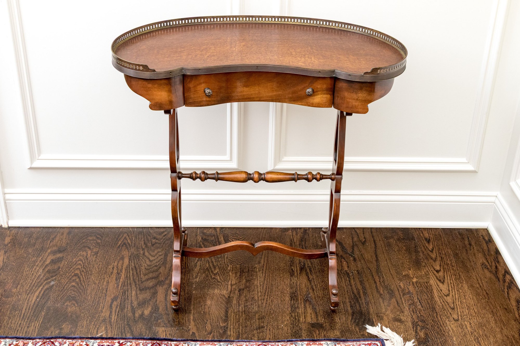 Quality Tooled Leather Top Kidney Form Table #2247081 | Auctionninja.com