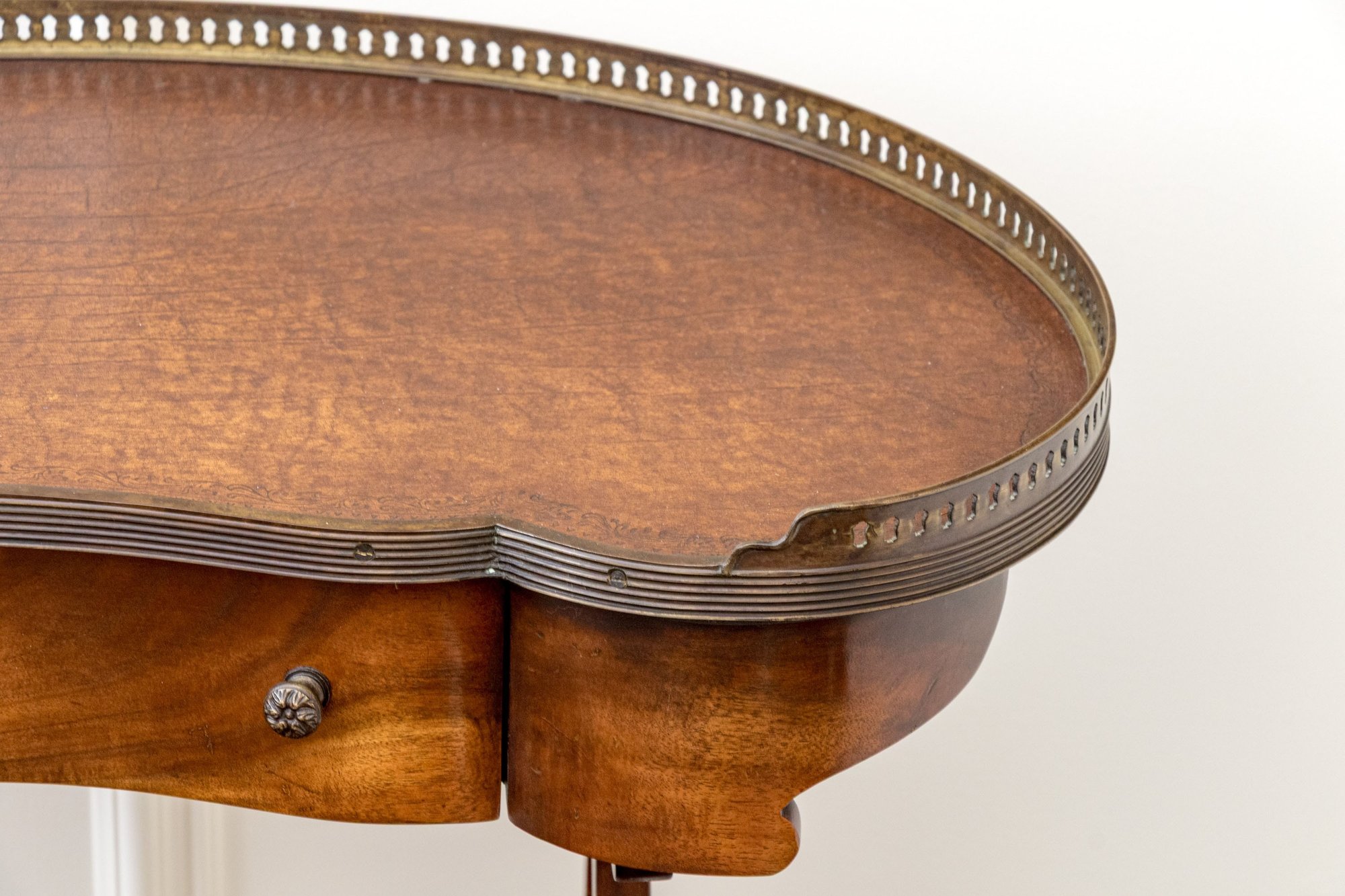 Quality Tooled Leather Top Kidney Form Table #2247081 | Auctionninja.com