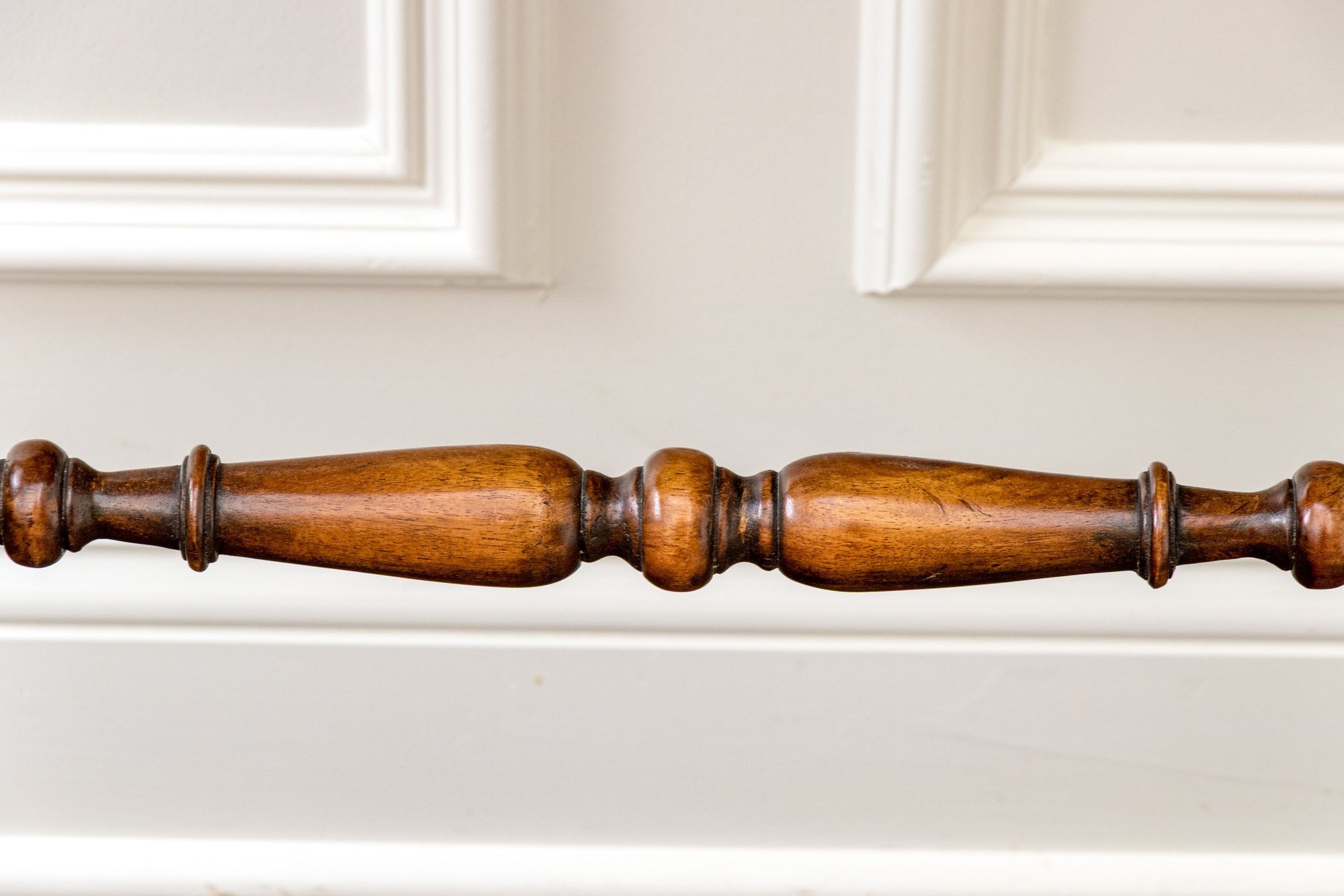 Quality Tooled Leather Top Kidney Form Table #2247081 | Auctionninja.com