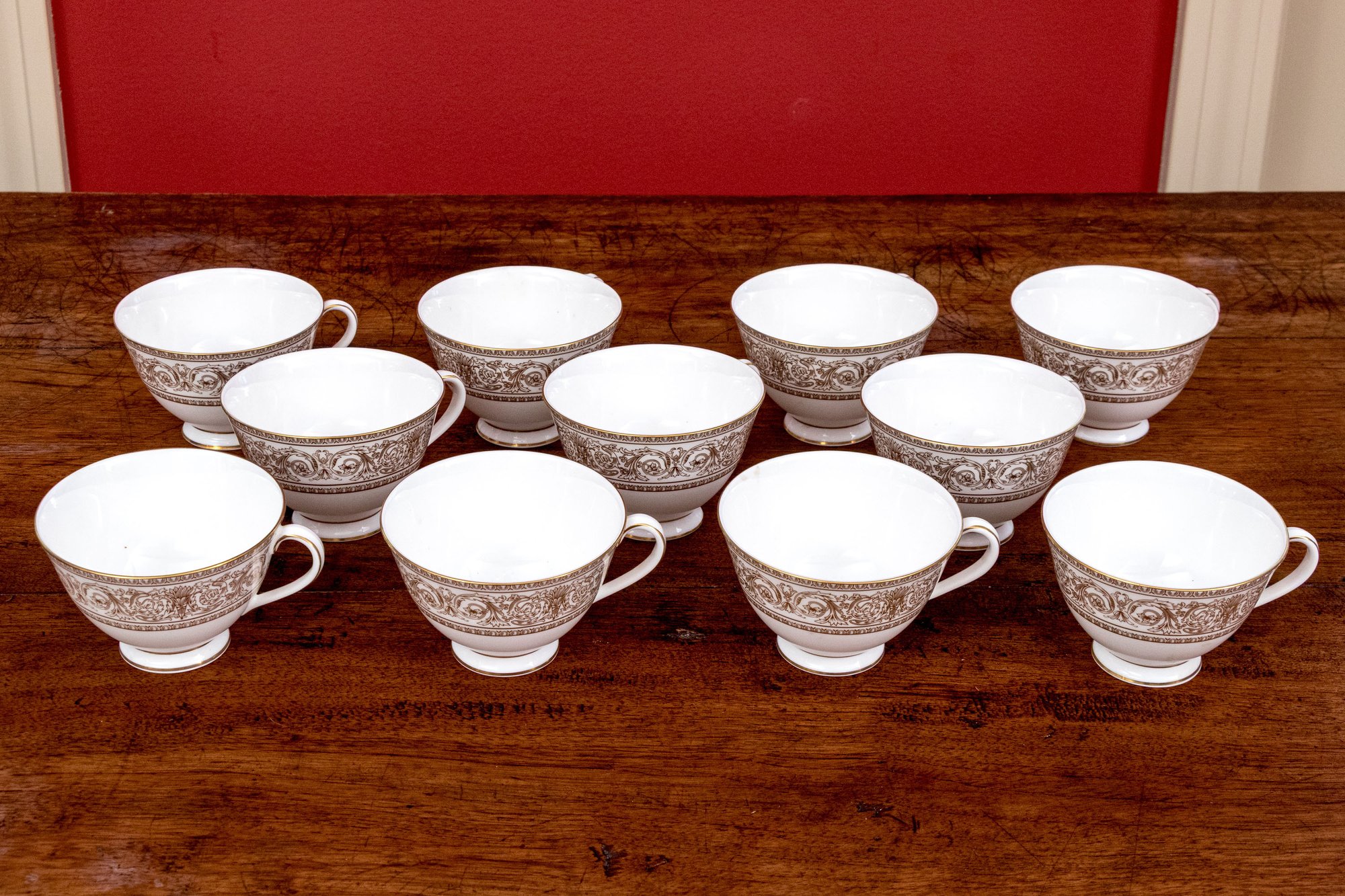 English Royal Doulton "Sovereign" China Service #2086201 | Auctionninja.com