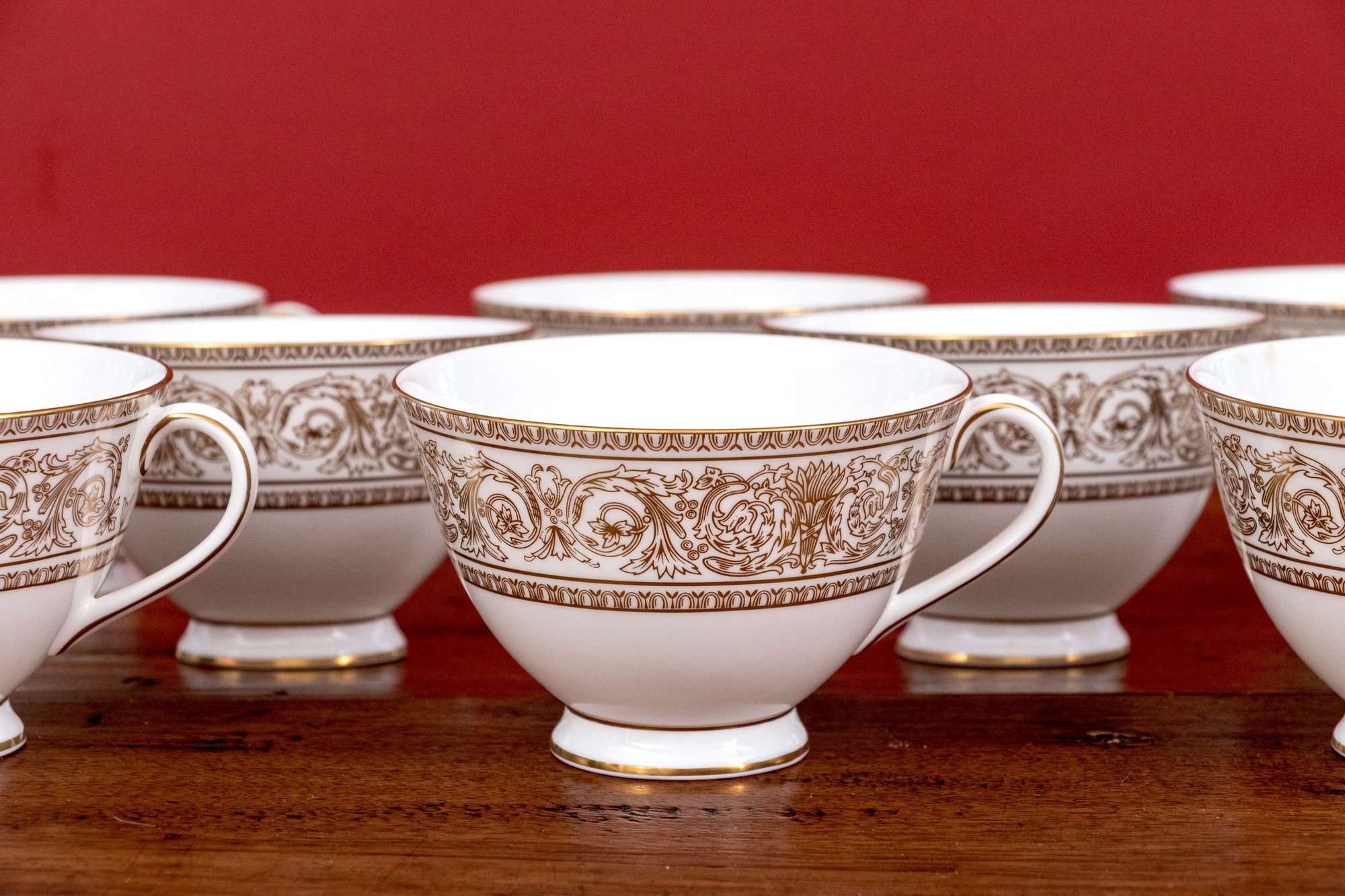 English Royal Doulton "Sovereign" China Service #2086201 | Auctionninja.com