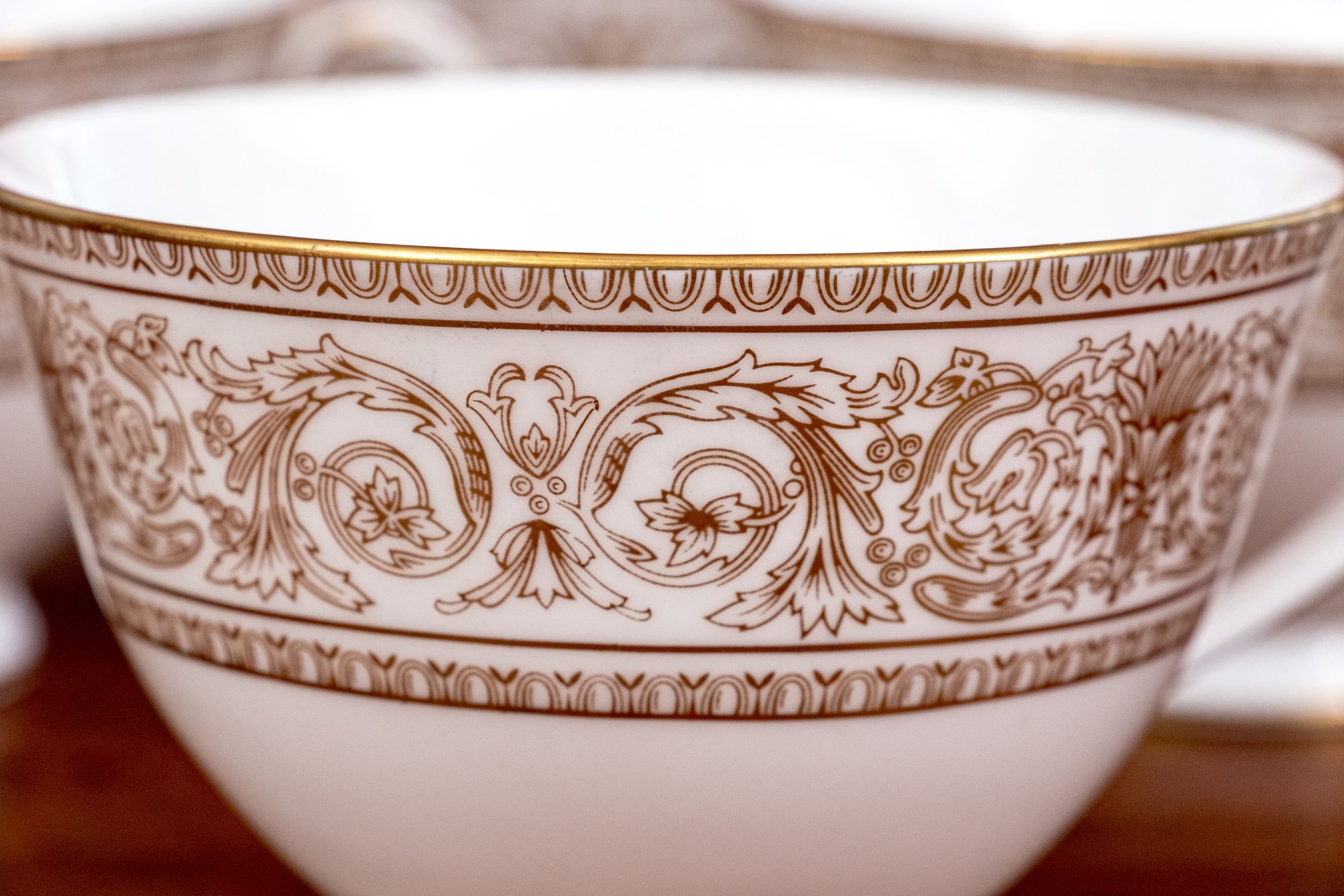 English Royal Doulton "Sovereign" China Service #2086201 | Auctionninja.com