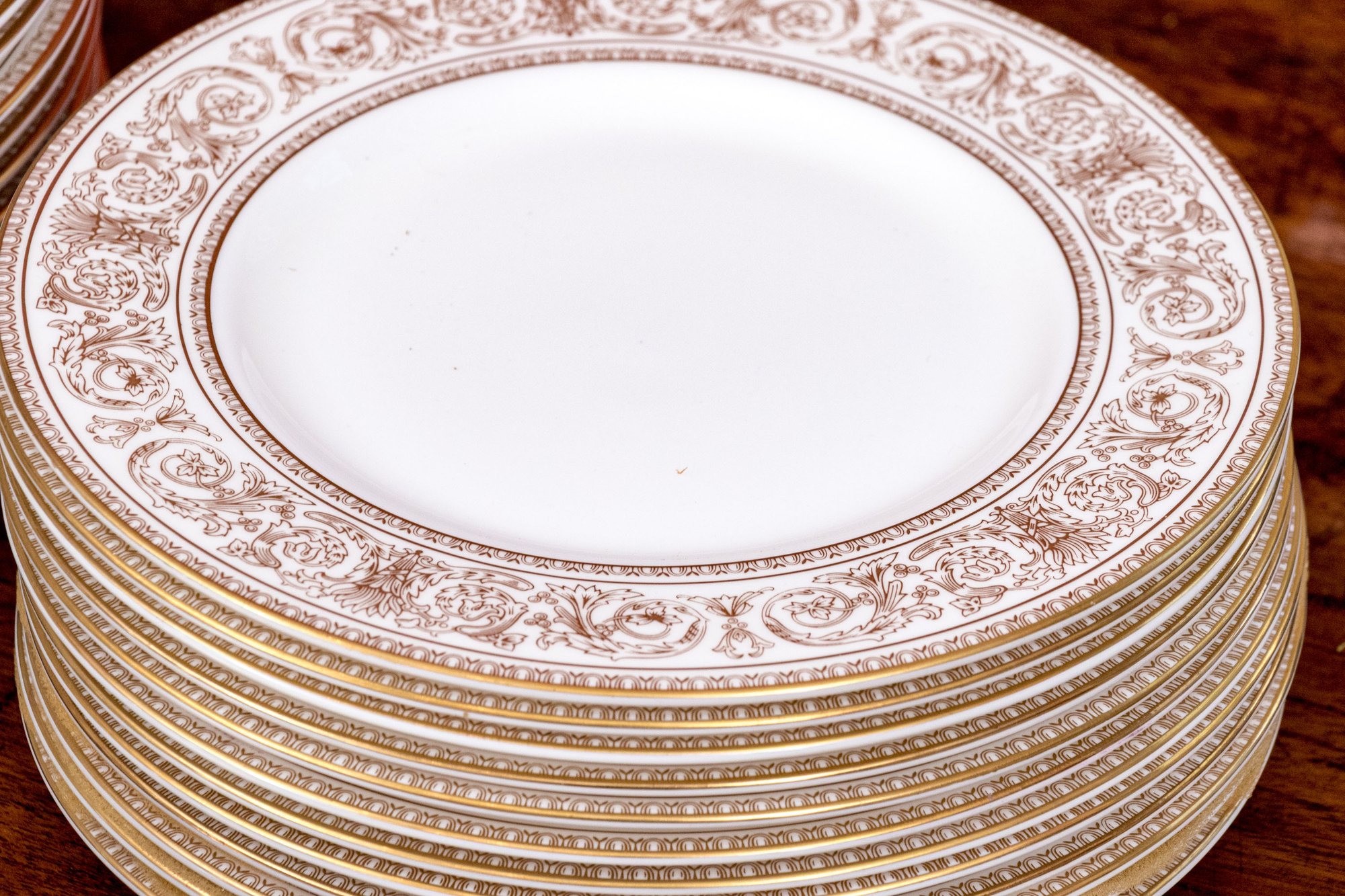 English Royal Doulton "Sovereign" China Service #2086201 | Auctionninja.com