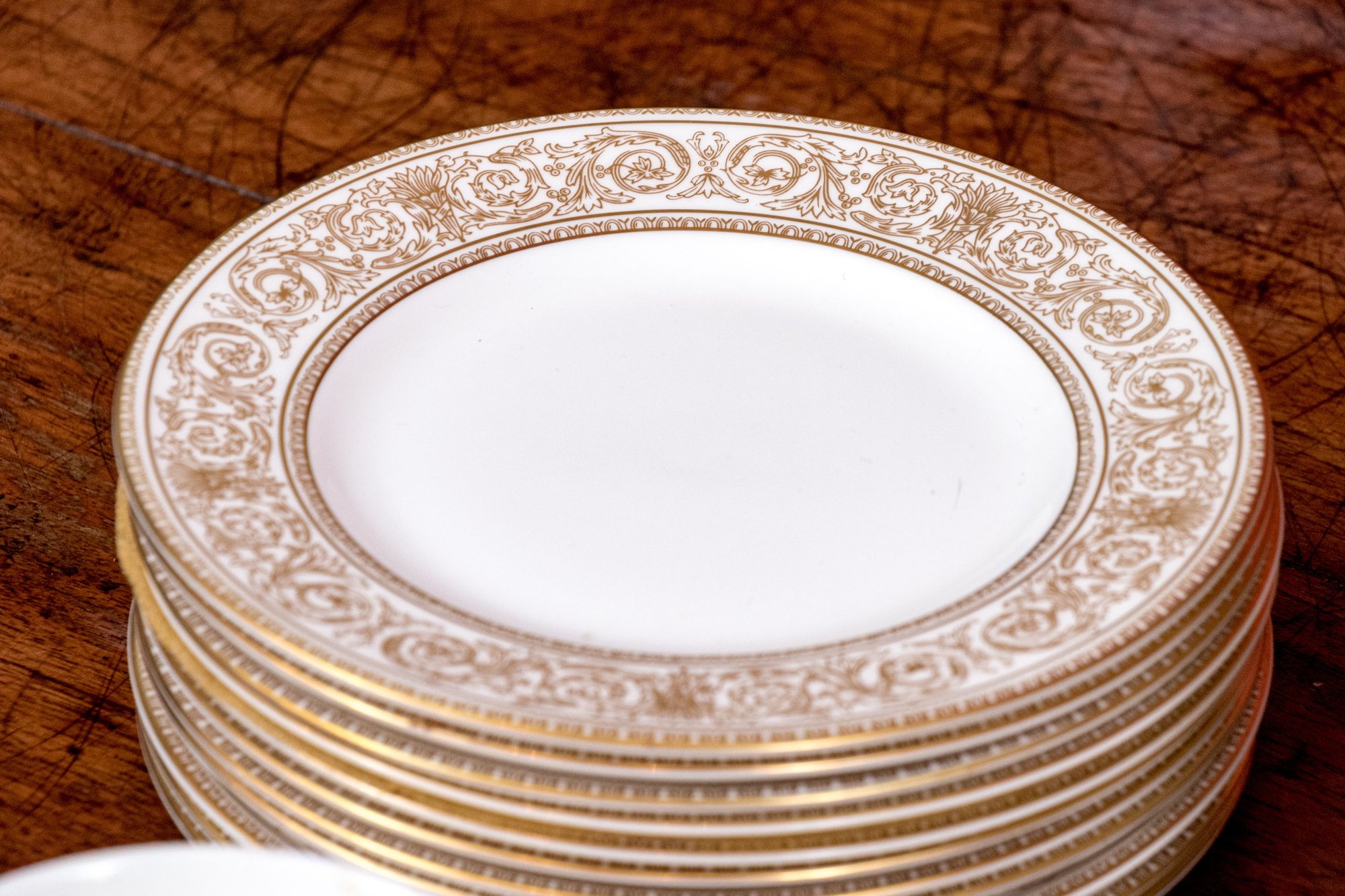 English Royal Doulton "Sovereign" China Service #2086201 | Auctionninja.com