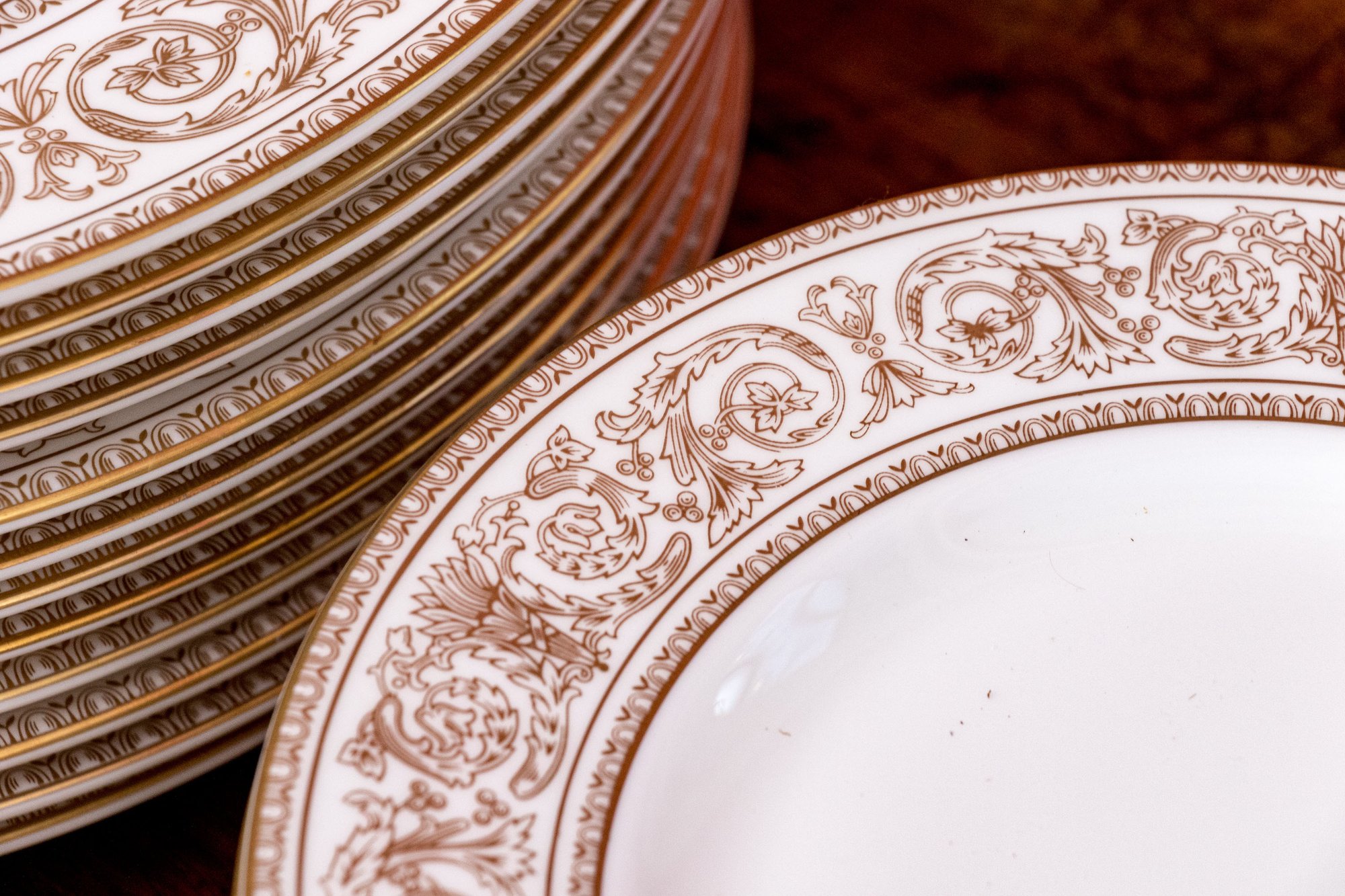 English Royal Doulton "Sovereign" China Service #2086201 | Auctionninja.com