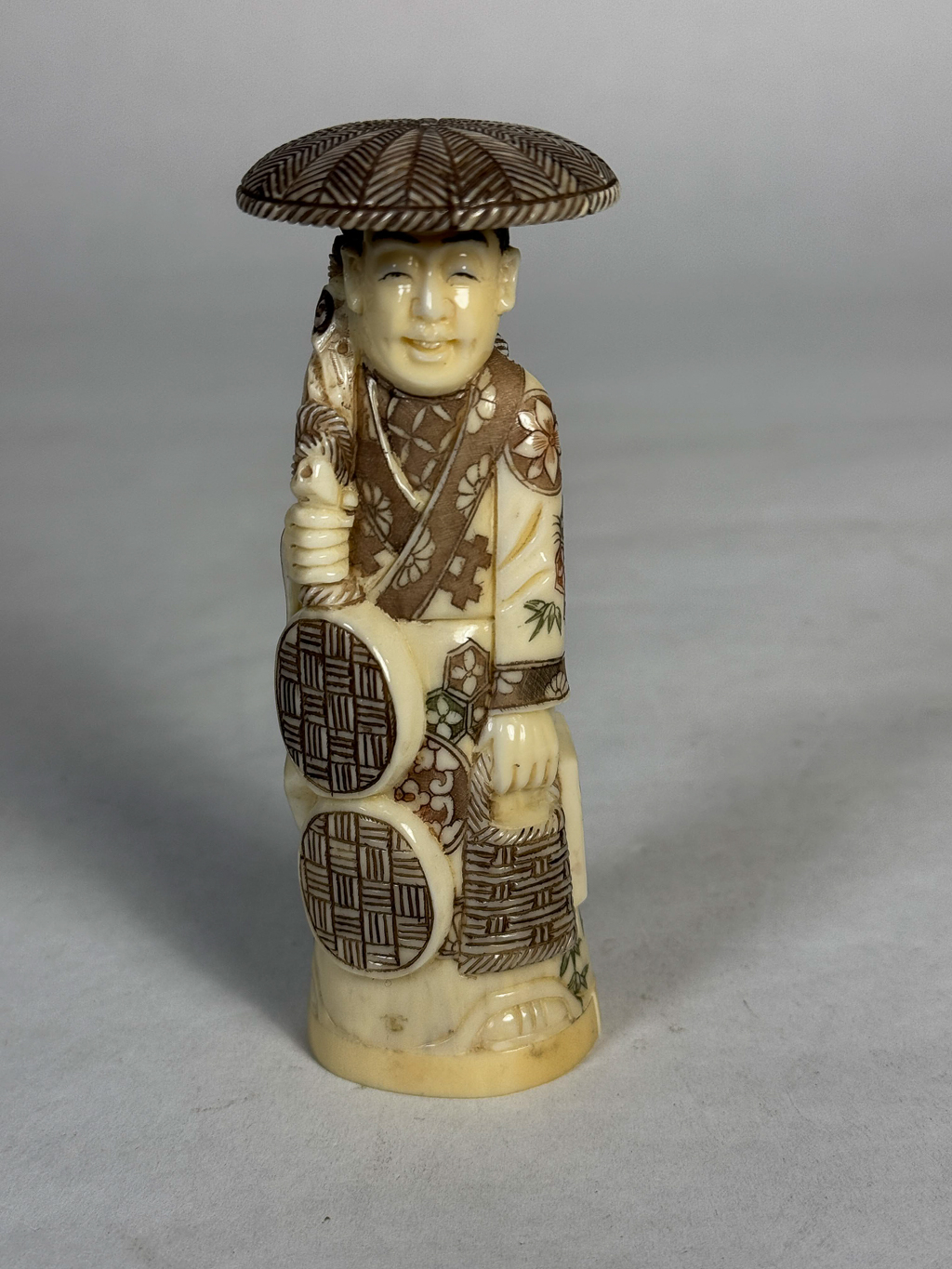 A CHINESE CARVED BONE FIGURE, 4.5" #2040350 | Auctionninja.com
