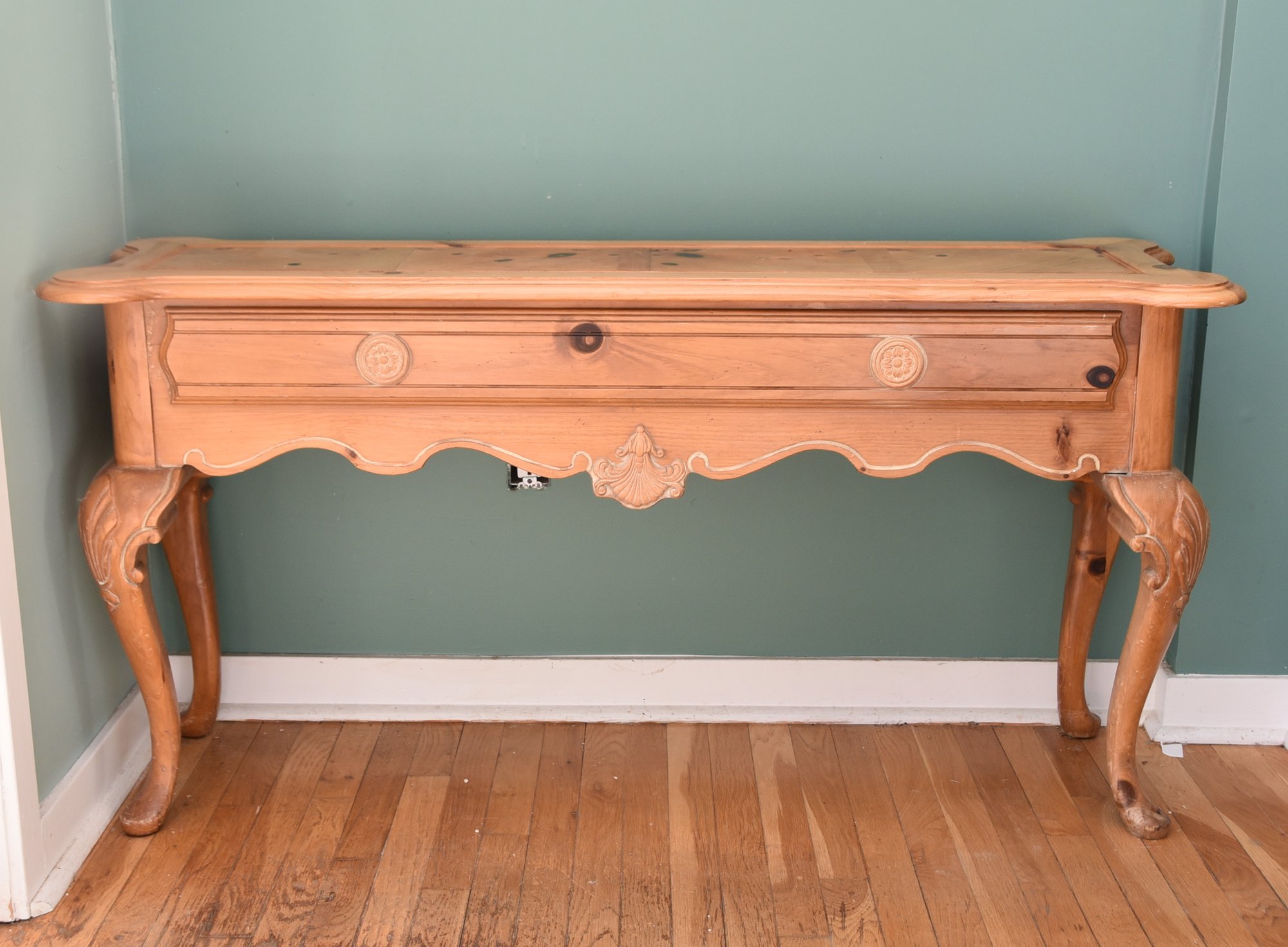 Knotty Pine Entryway Table #2060400 | Auctionninja.com