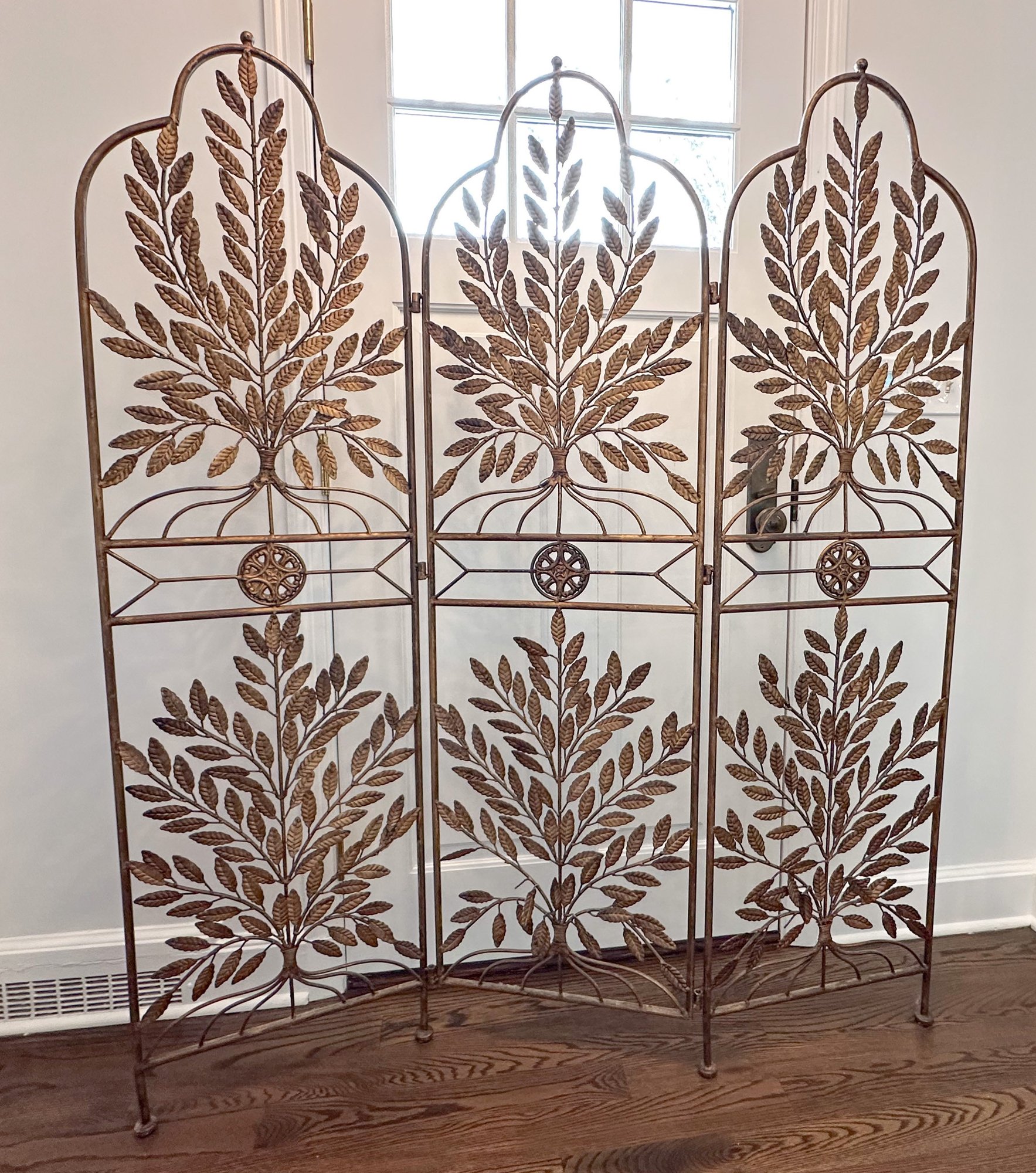 Brass Leaf Room Divider #2064172 | Auctionninja.com
