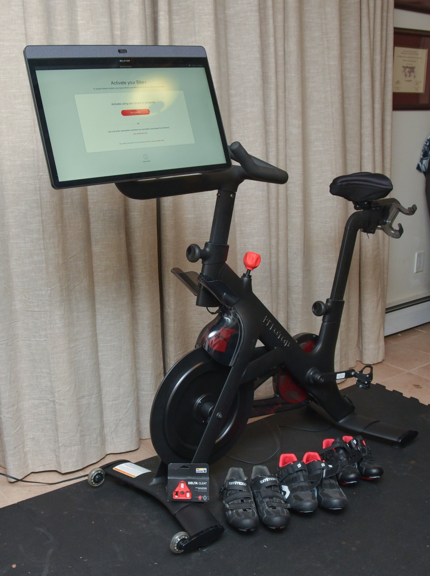 Peloton Bike With 23.8" 360 Rotating Screen #2004885 | Auctionninja.com