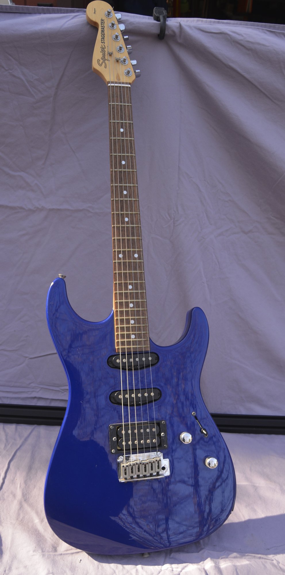 Squier Stagemaster By Fender Electric Guitar #2049462 | Auctionninja.com