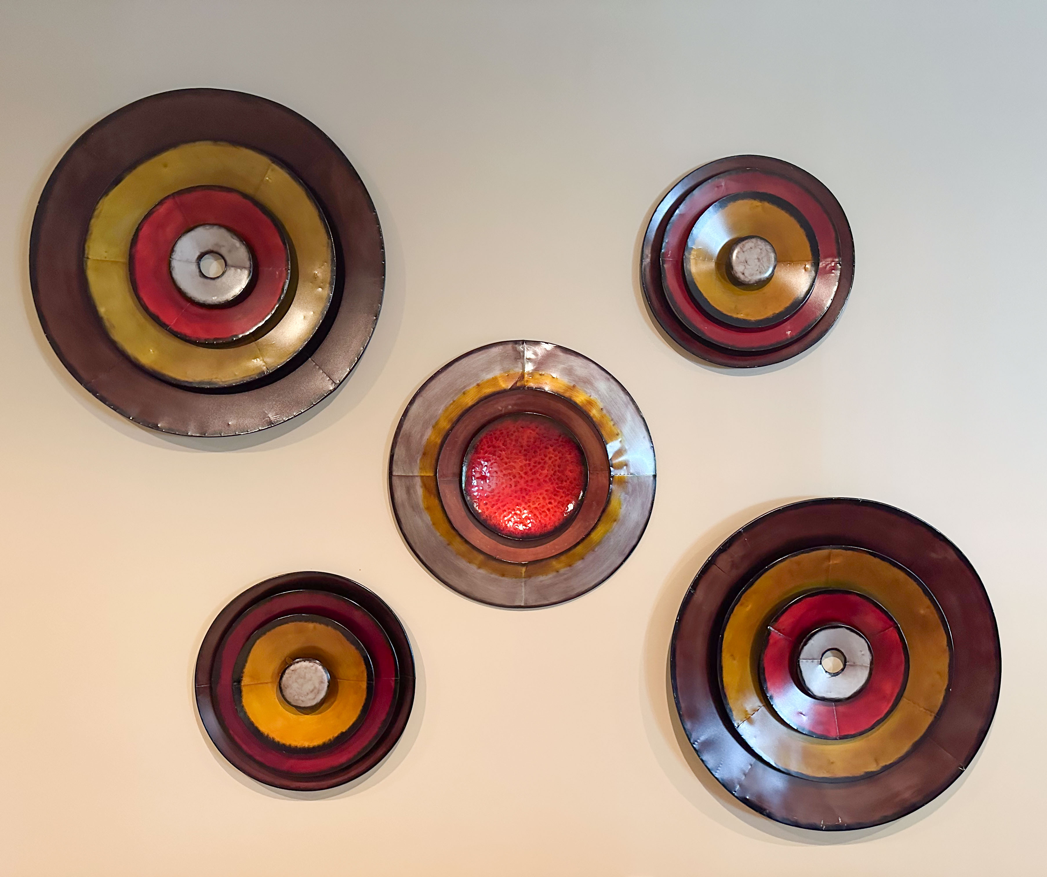 (5) Piece Set Of Circular Metal Wall Art #2192827 | Auctionninja.com