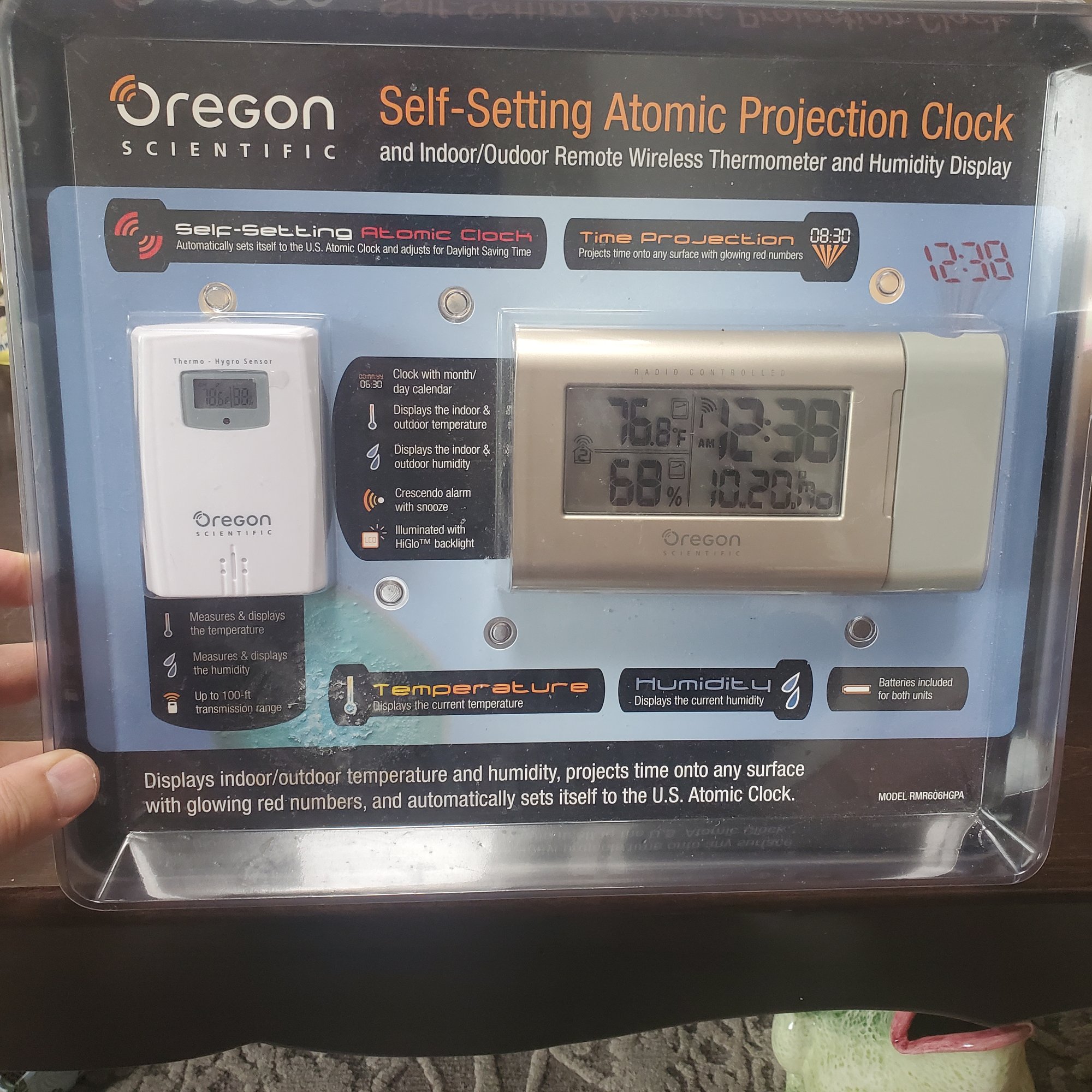 Oregon Scientific Self- Setting Atomic Projection Clock & Indoor ...