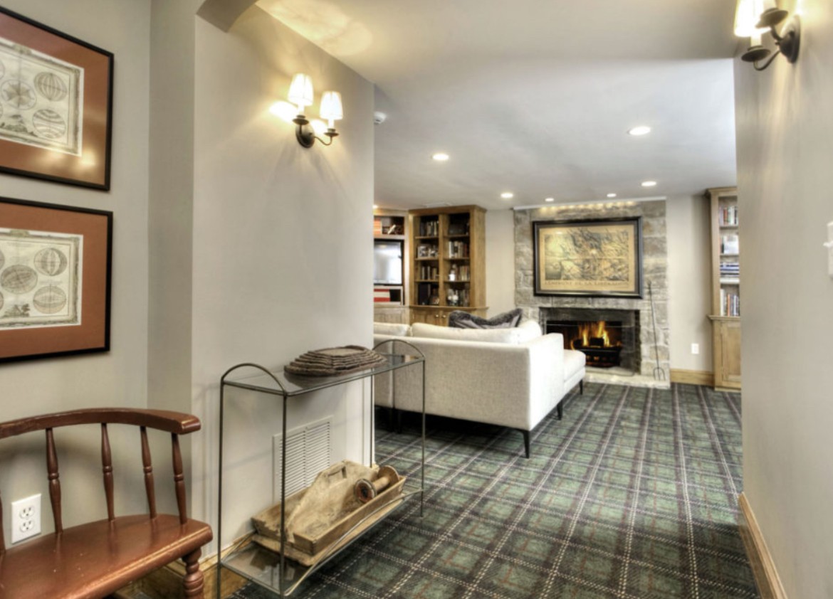 WEST ELM MODERN SECTIONAL "ANDES COLLECTION" 3-PIECE OTTOMAN STYLE #2157138 | Auctionninja.com