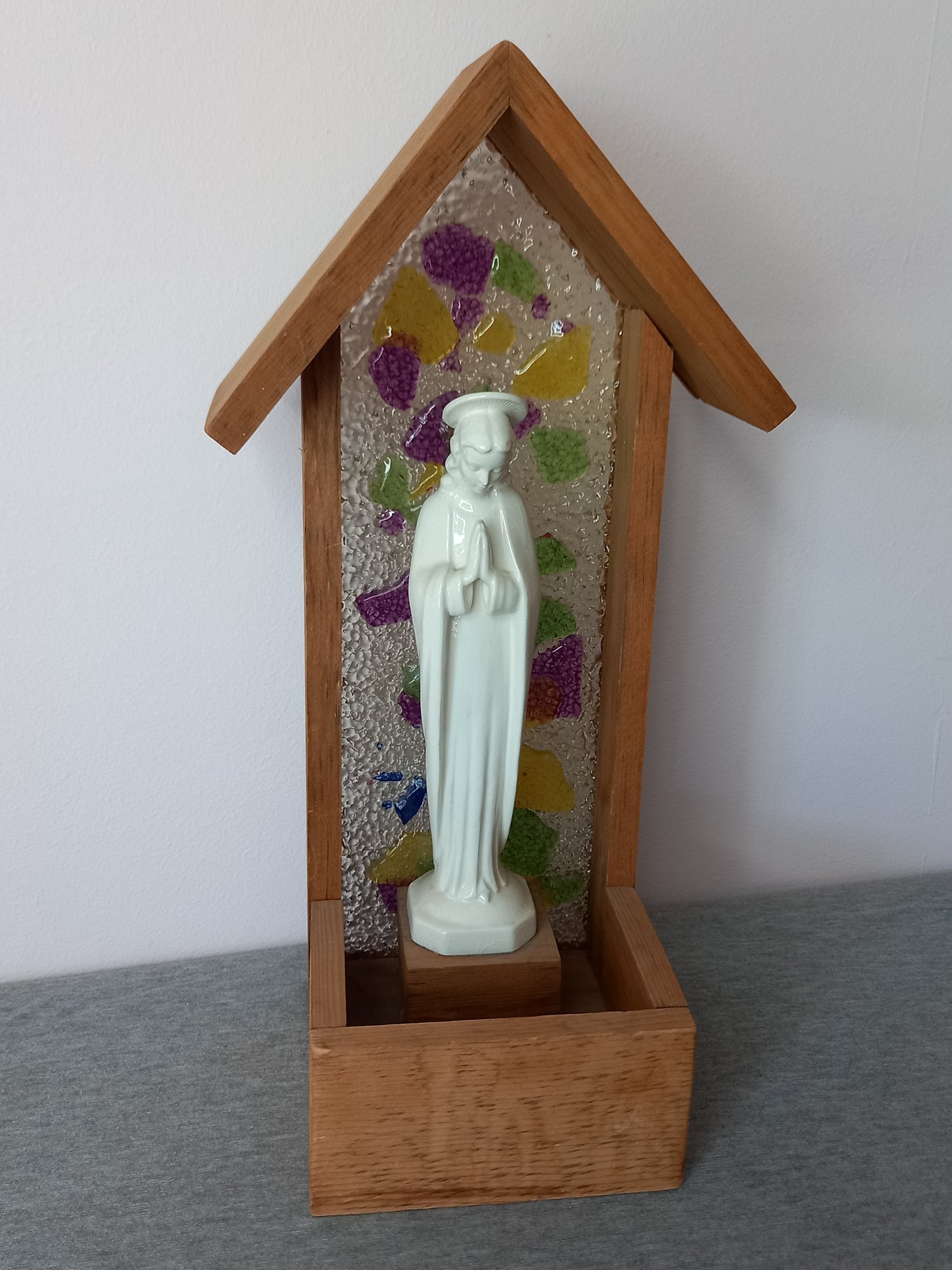 Stained Glass Mother Mary Display Statue #1594480 | Auctionninja.com