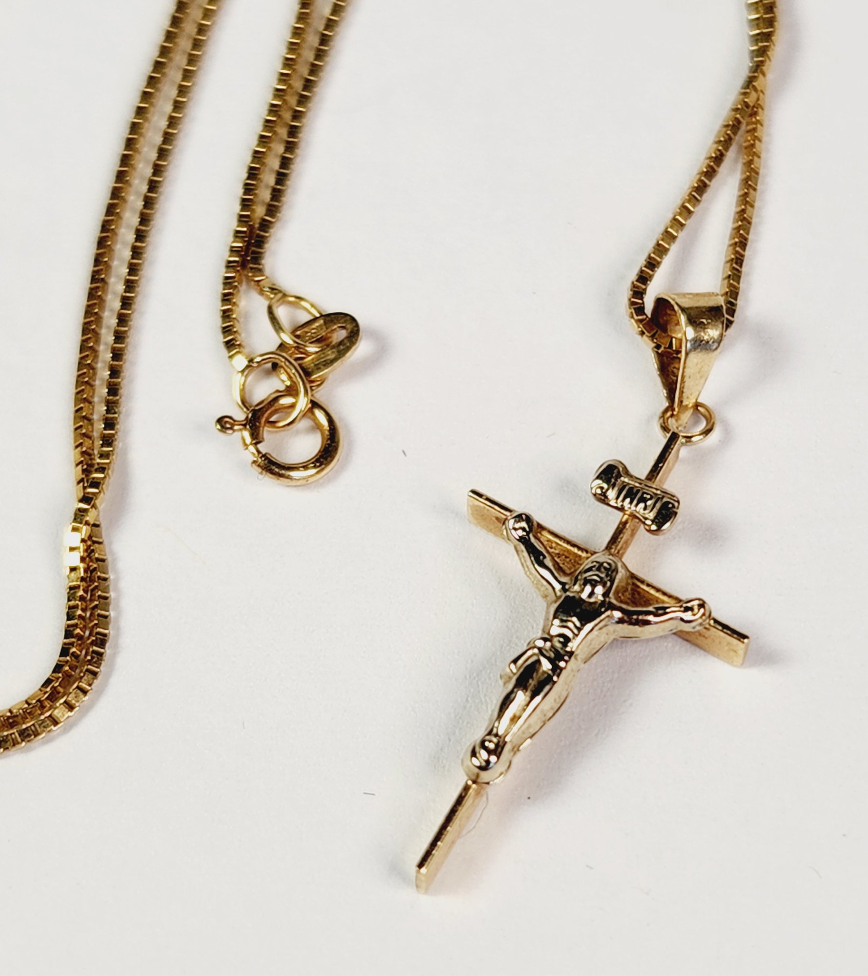 Vintage 14k Yellow Gold Crucifix Pendant And Box Chain Link Necklace ...