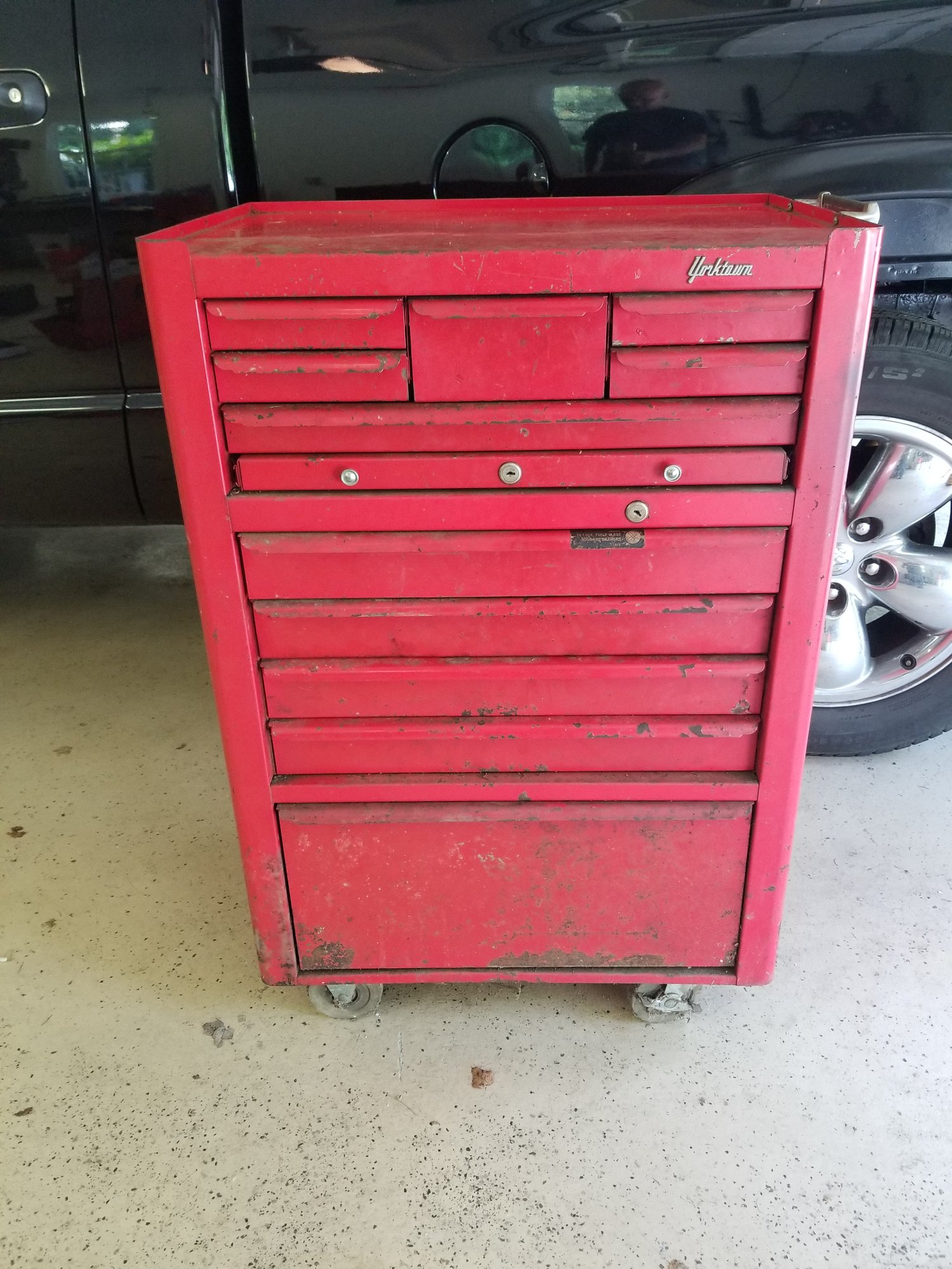 Vintage Yorktown Rolling Tool Box #1909164 | Auctionninja.com