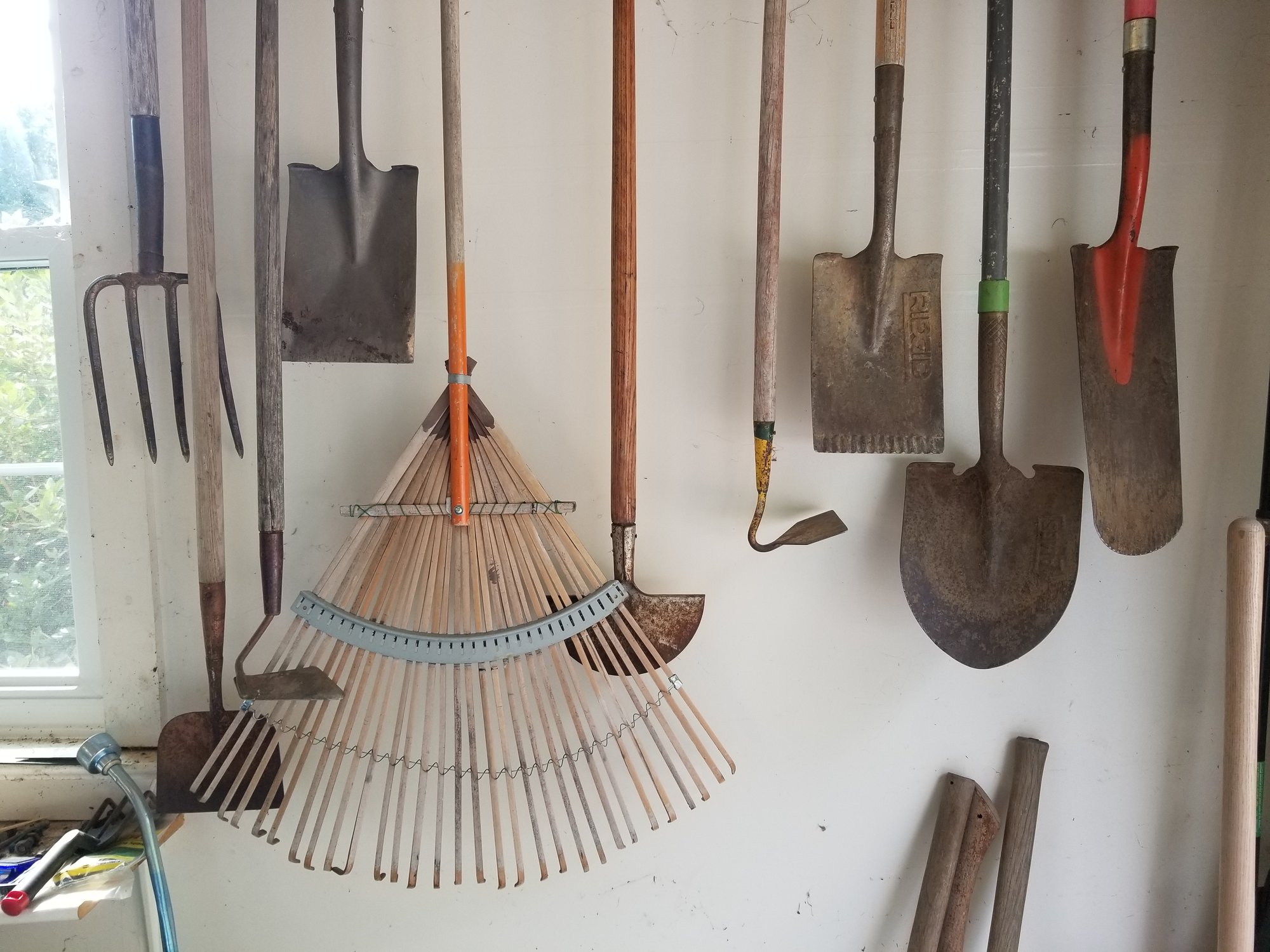 Shovels Rakes Spades Round Shovel Flat Shovel Hoe Fork Branch Trimmer ...