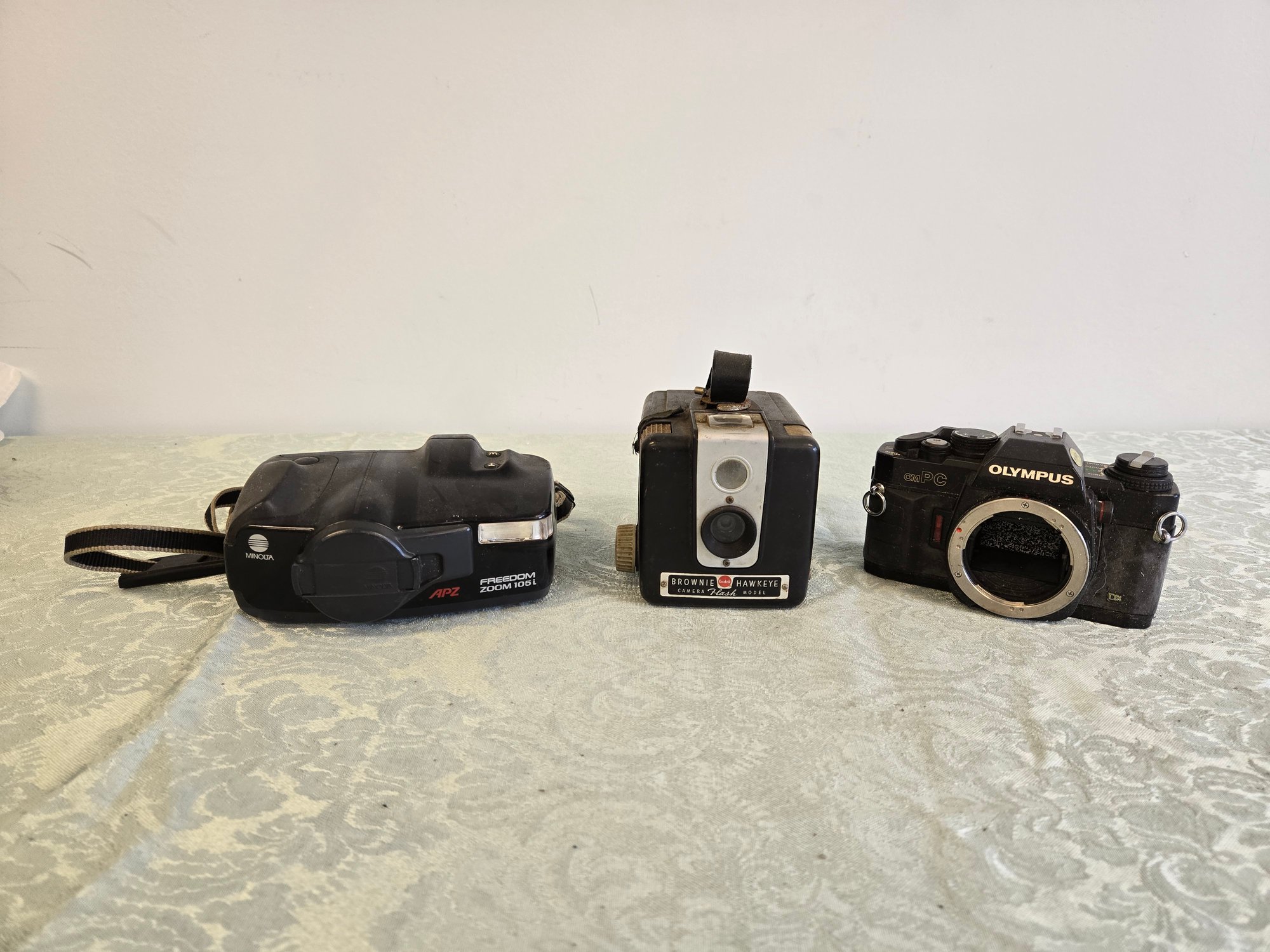 Minolta APZ Freedom Zoom 105i, Kodak Brownie Hawkeye Model Flash Camera ...