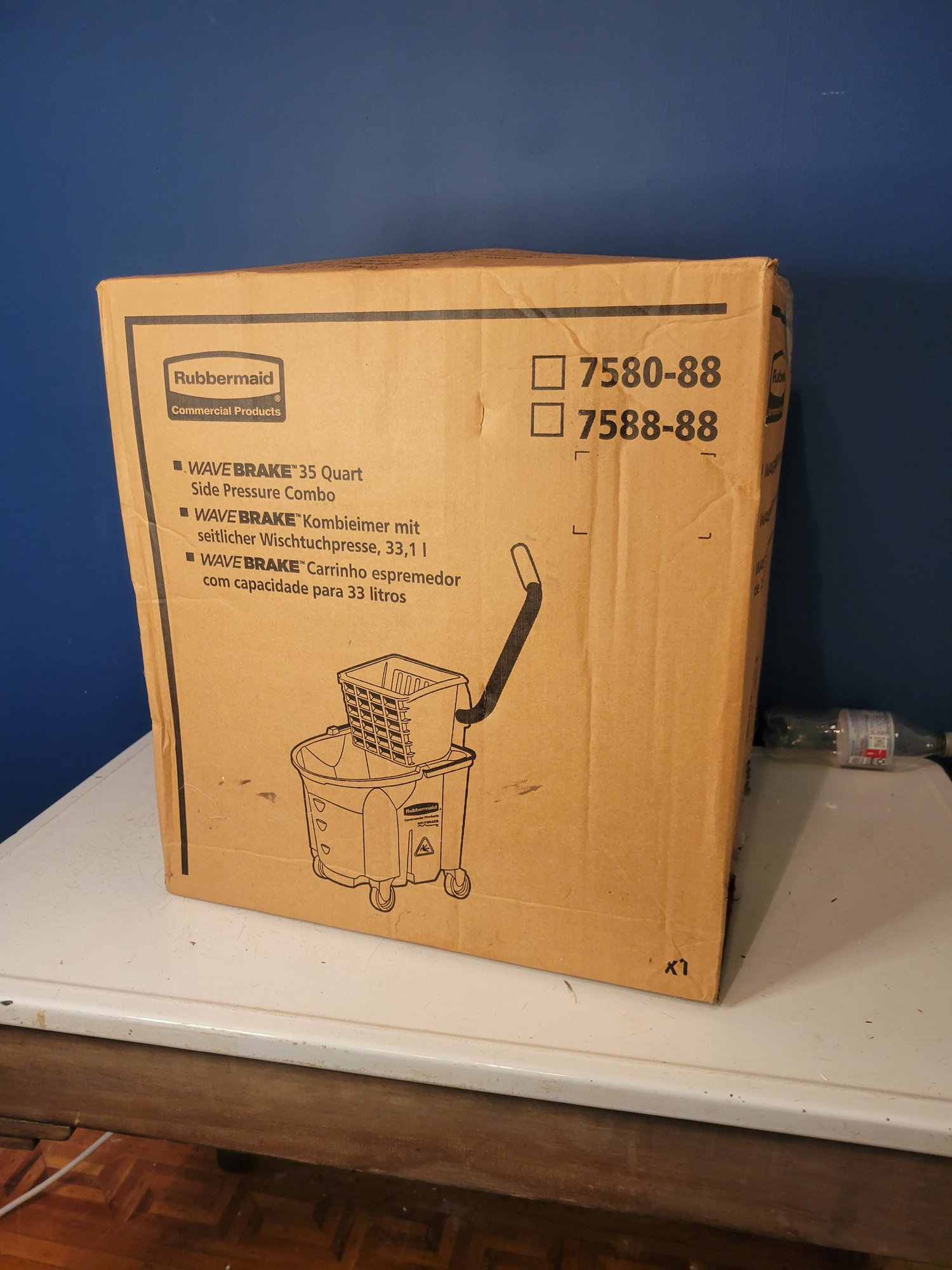 Rubbermaid Wavebrake Model 7580-88 Brand New. New In Box. NIB