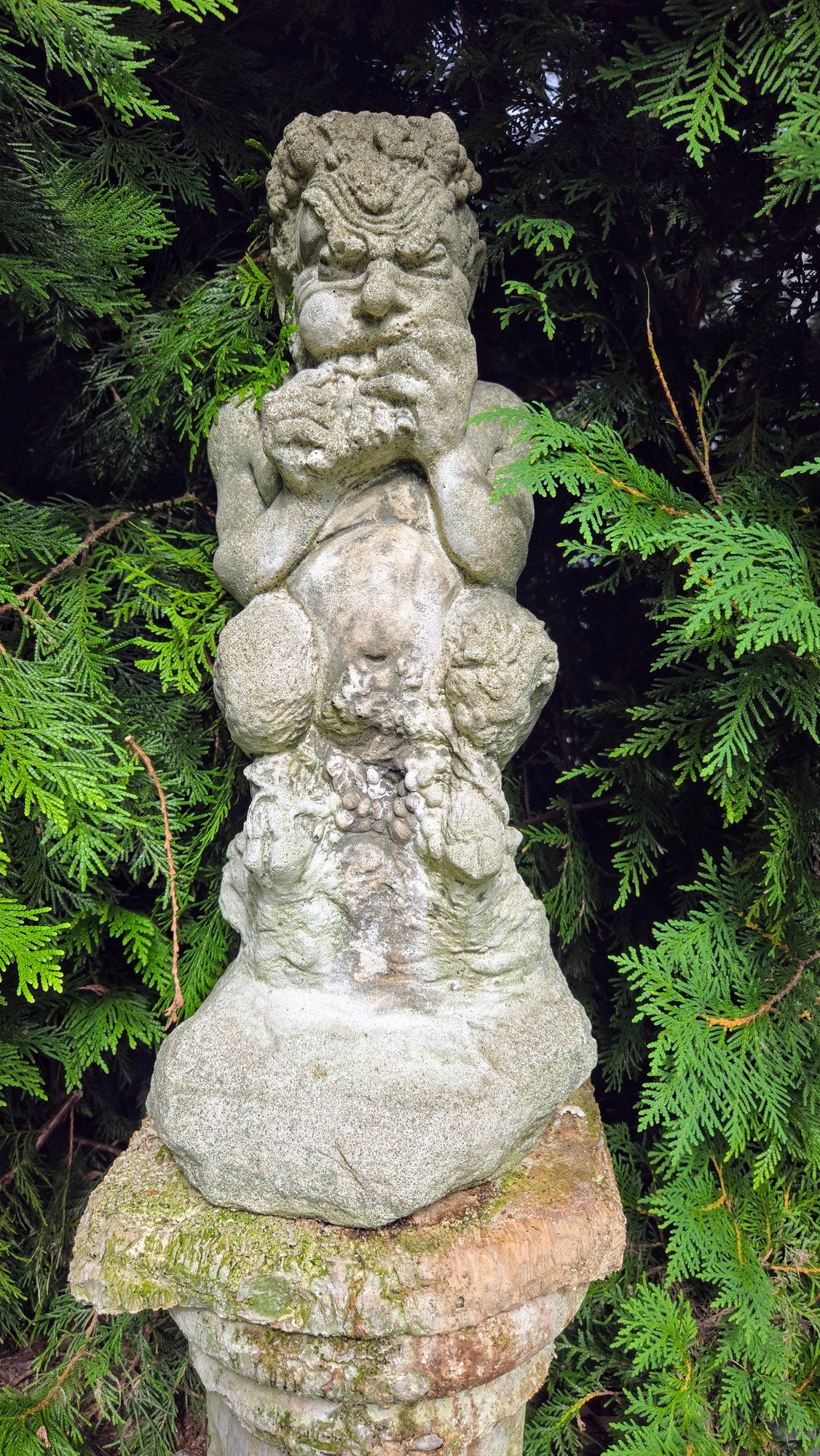 Gargoyle On Fluted Column Cement Garden Statue #1907093 | Auctionninja.com