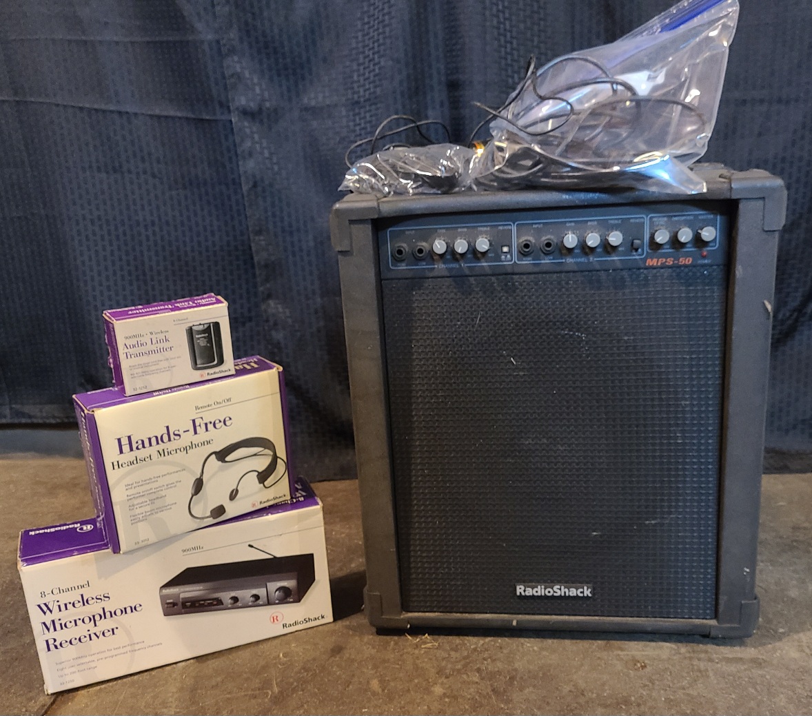 Radio Shack MPS-50 AMP With Wireless Microphone #1967225 | Auctionninja.com