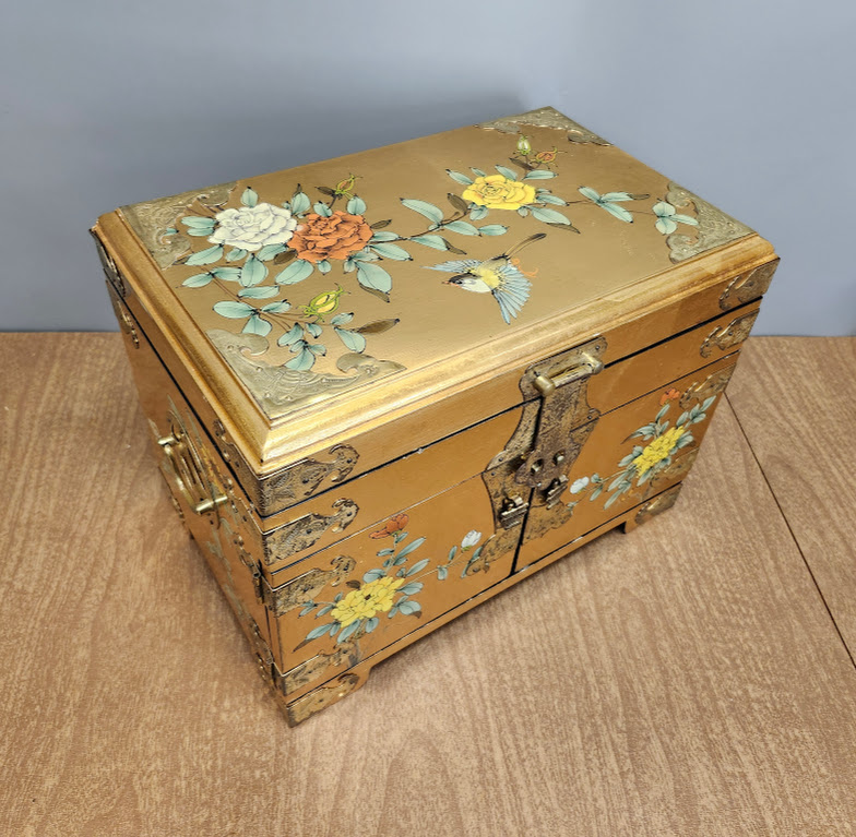 Golden Asian Themed Jewelry Box #2032353 | Auctionninja.com
