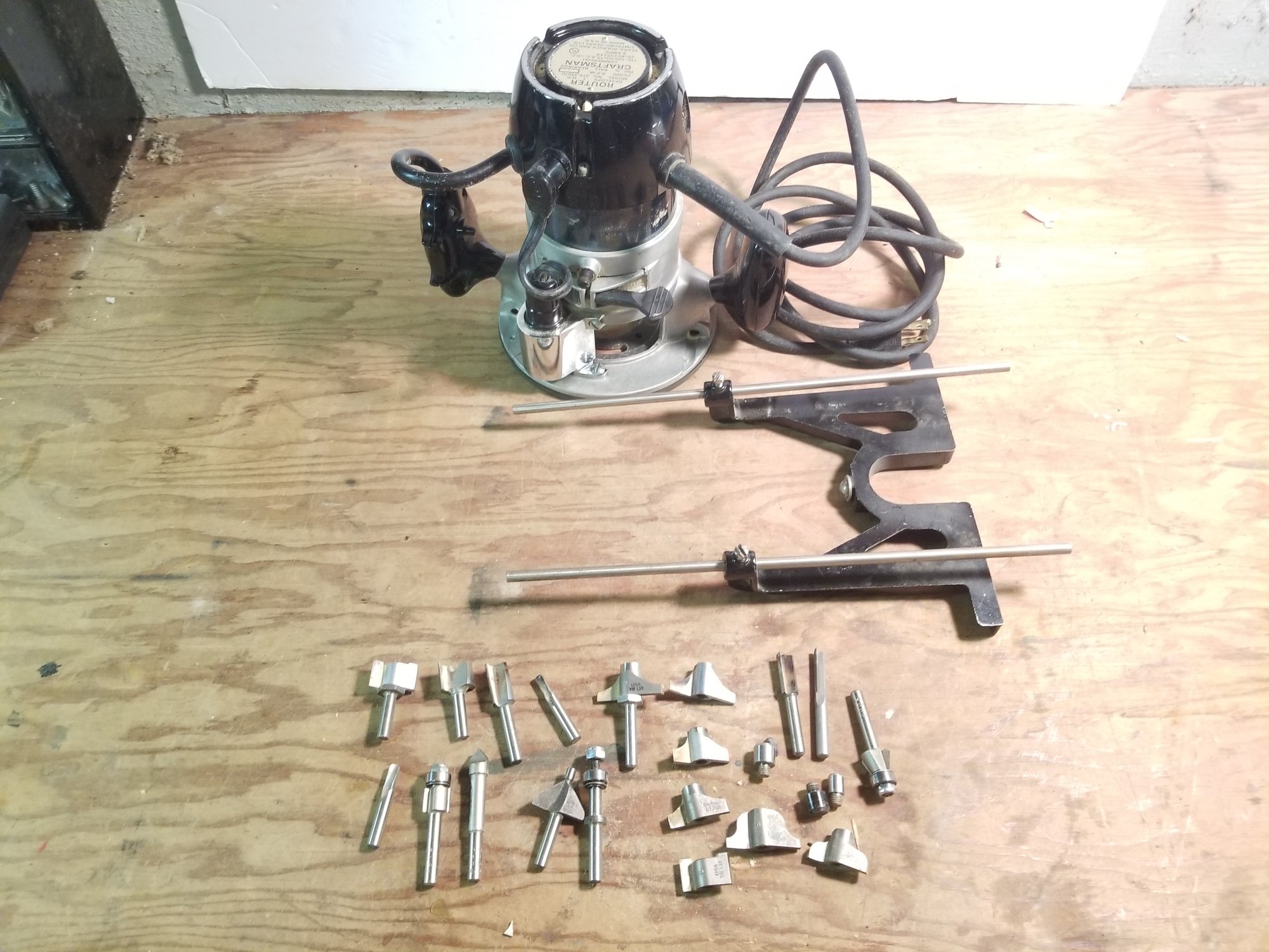 Craftsman Router Model 315.25070 With Bits #2055464 | Auctionninja.com