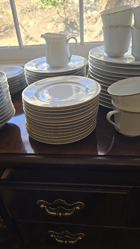 Entire Dinnerware Set Of 88 Pieces Elegant Gold Trimmed Crown Empire ...